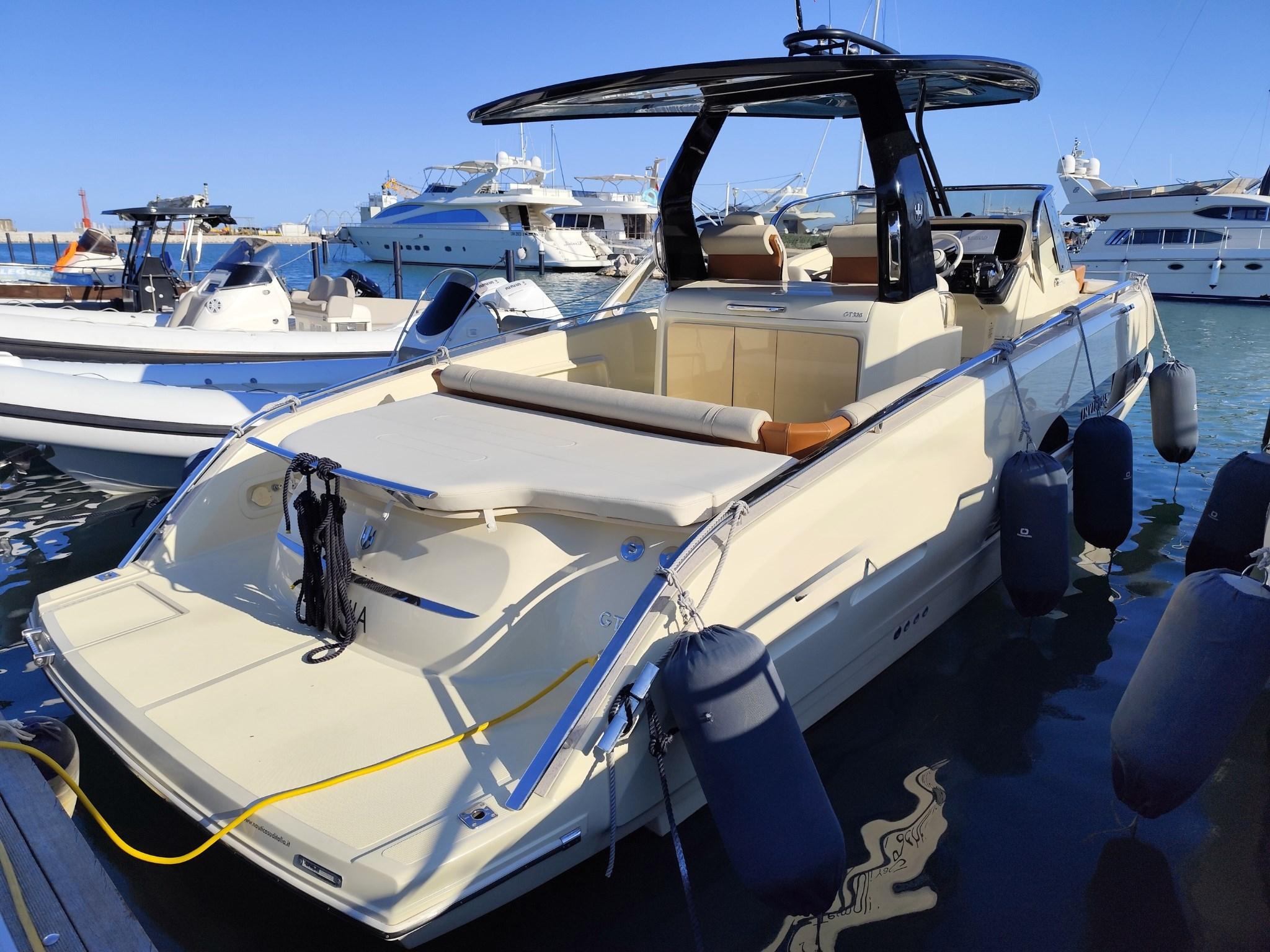 Used 2022 Invictus GT320 | YachtFocus