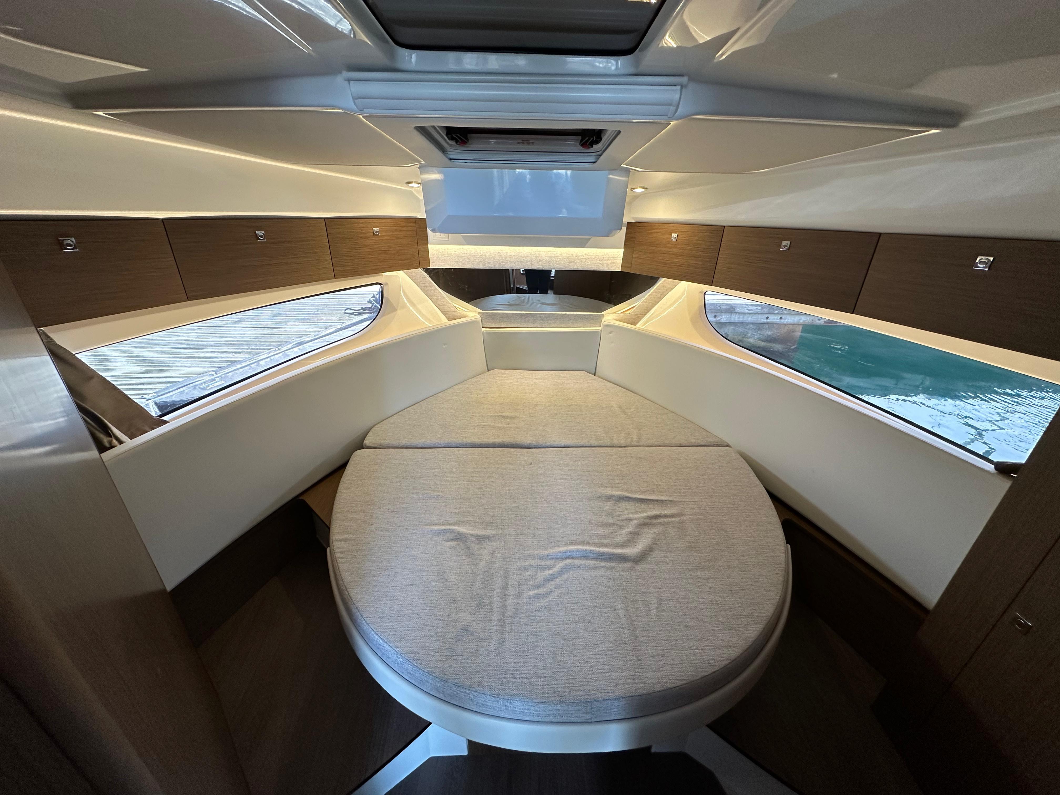 2021 Jeanneau Merry Fisher 1095 FLY Flybridge for sale - YachtWorld