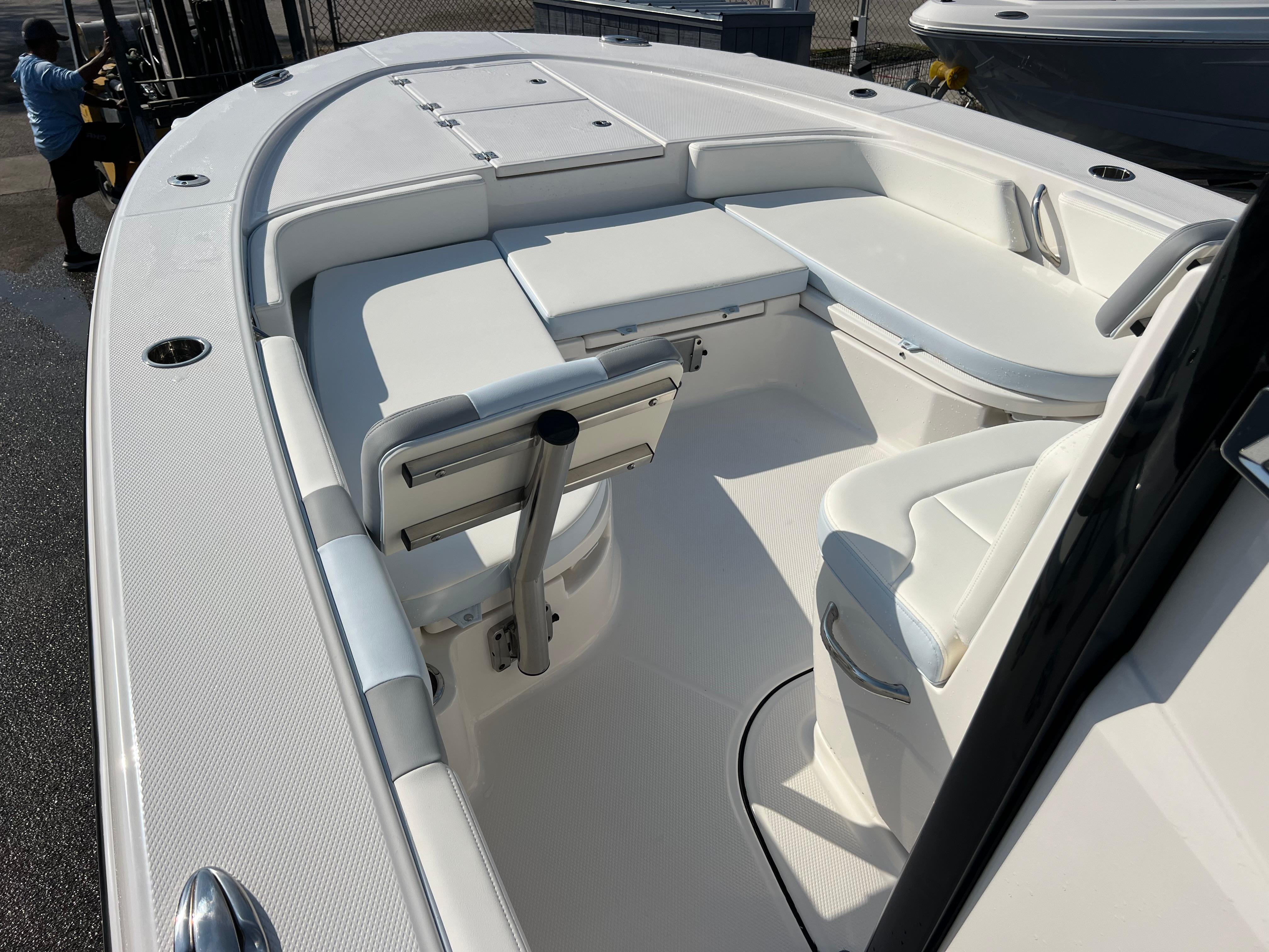 2025 Robalo 246 Cayman Bay for sale - YachtWorld