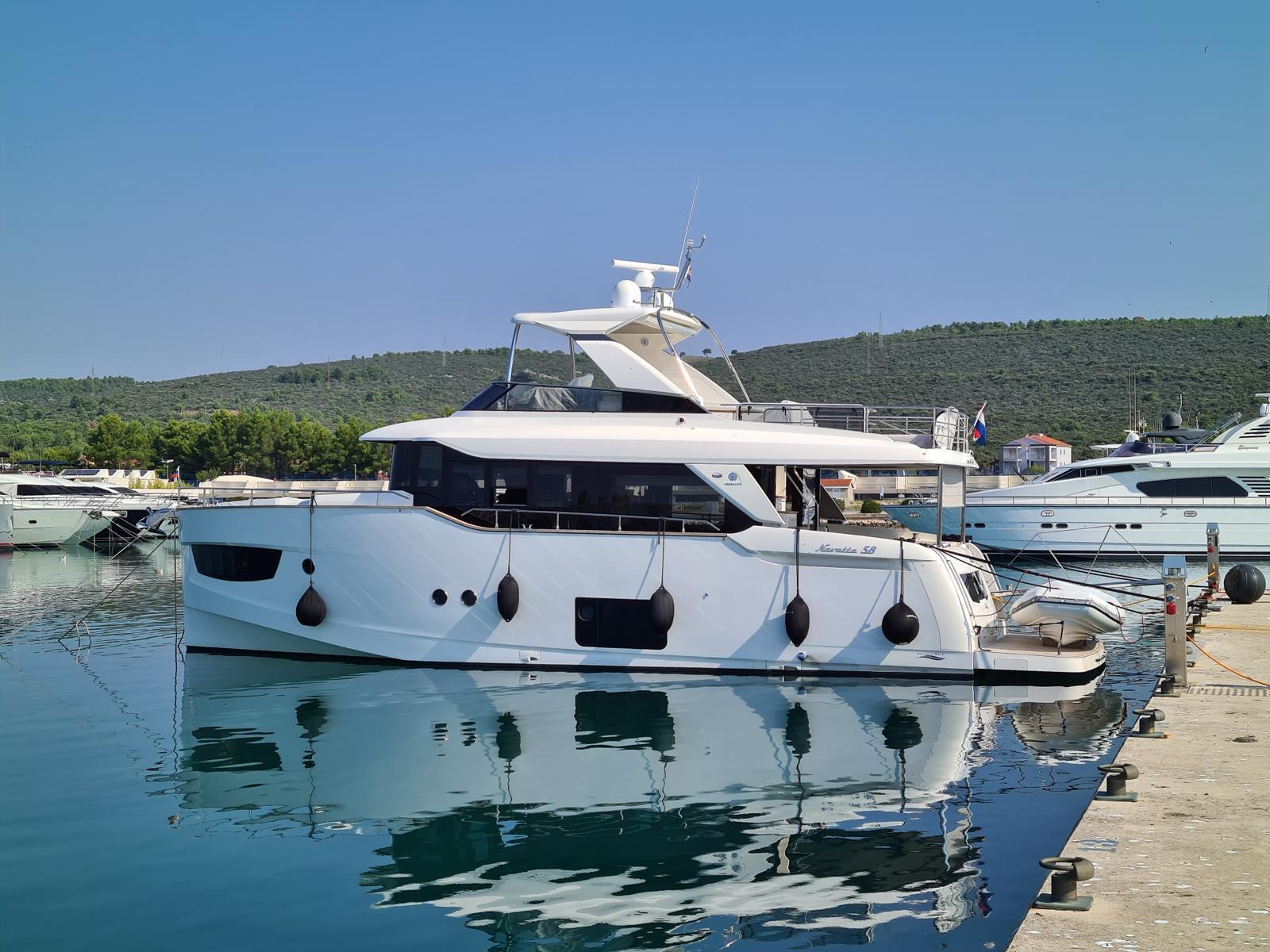 2016 Absolute NAVETTA 58 Motor Yachts for sale - YachtWorld