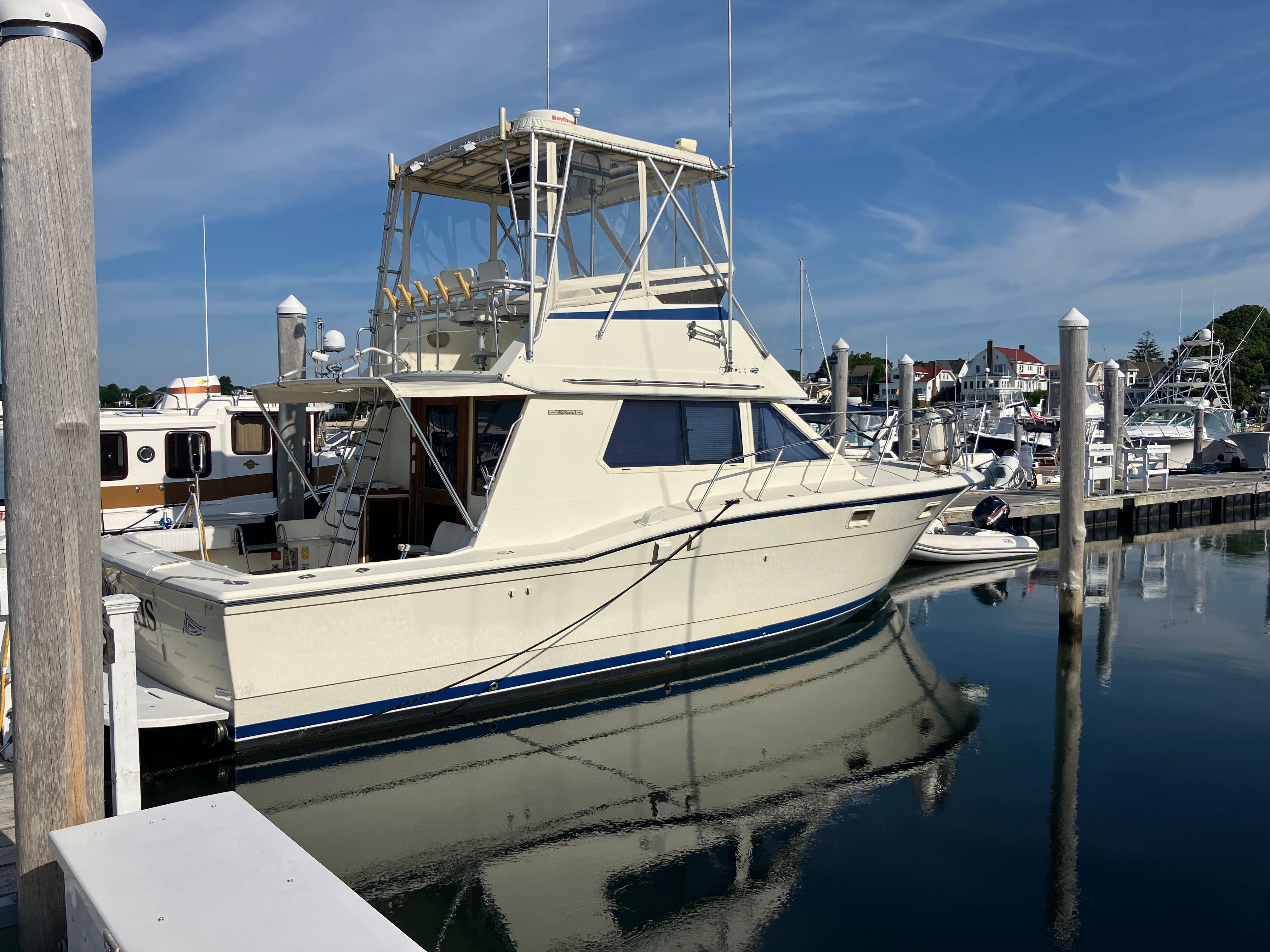 1985 Hatteras 36 Convertible Avoveneet myytävät - YachtWorld