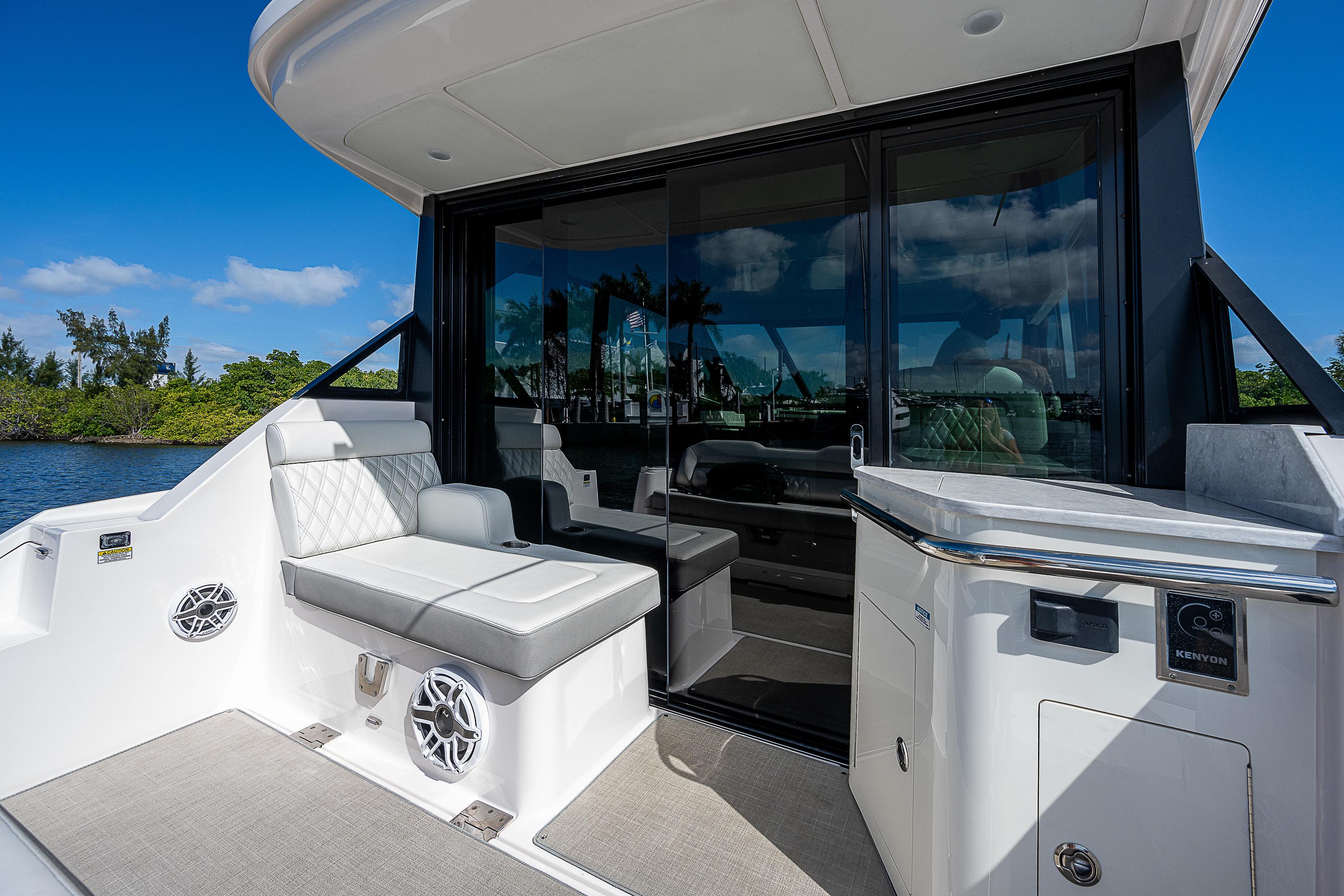 2021 Regal 36 XO Sports Cruiser for sale - YachtWorld