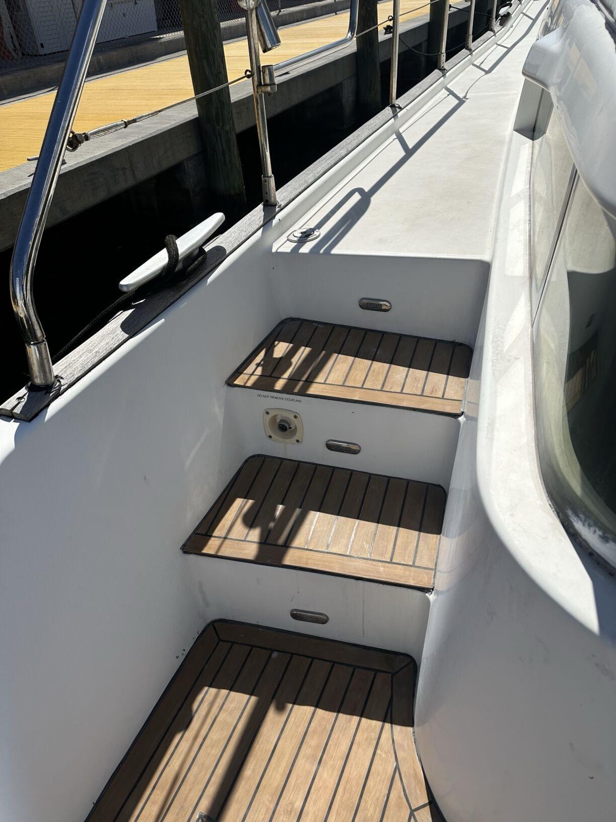 2003 Lagoon 43 PC Power katamaran till salu- YachtWorld