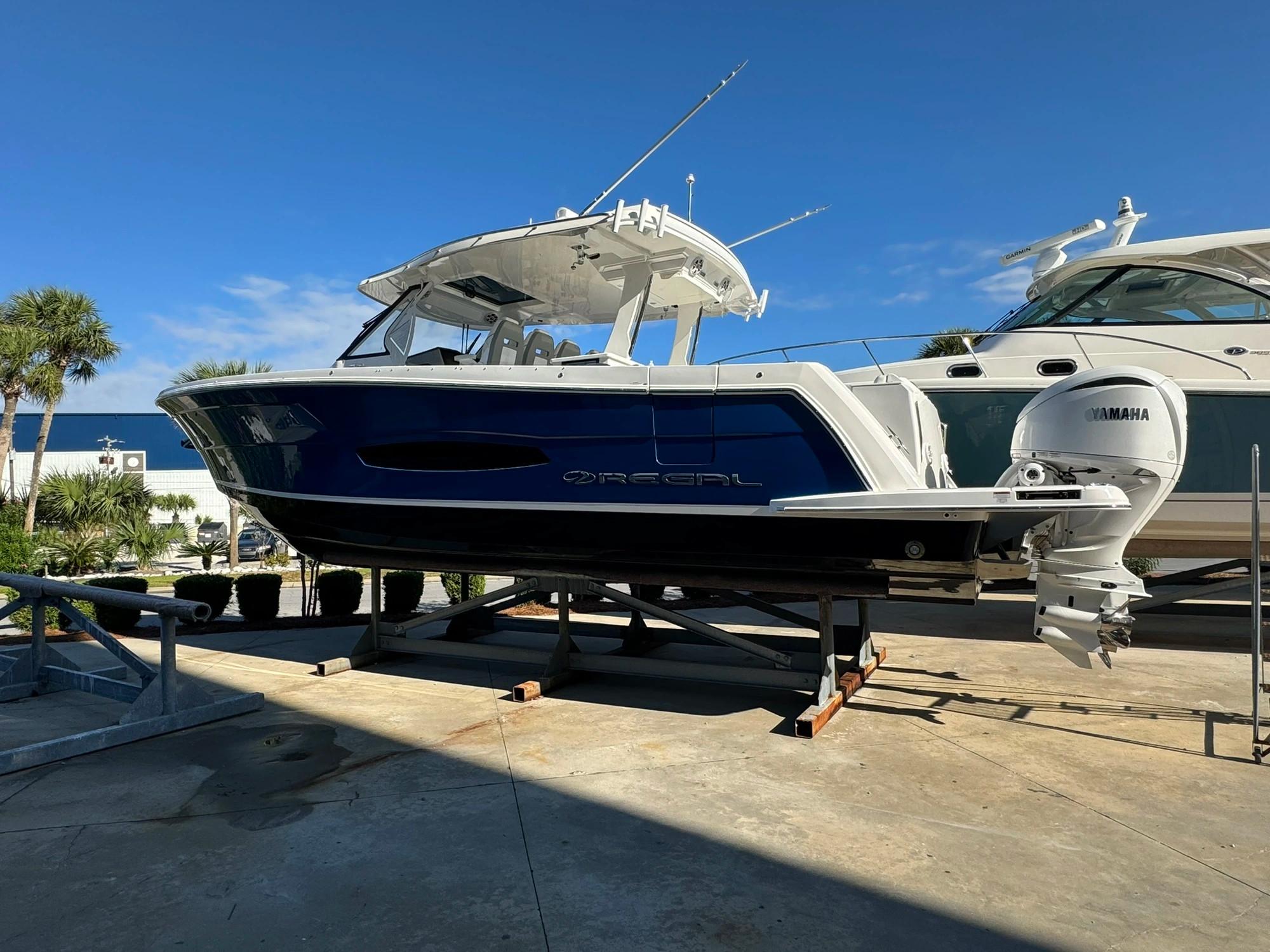 2024 Regal 38 SAV Motor Yacht for sale - YachtWorld