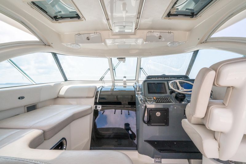 2010 Pursuit OS 375 Offshore - Weber Yachts