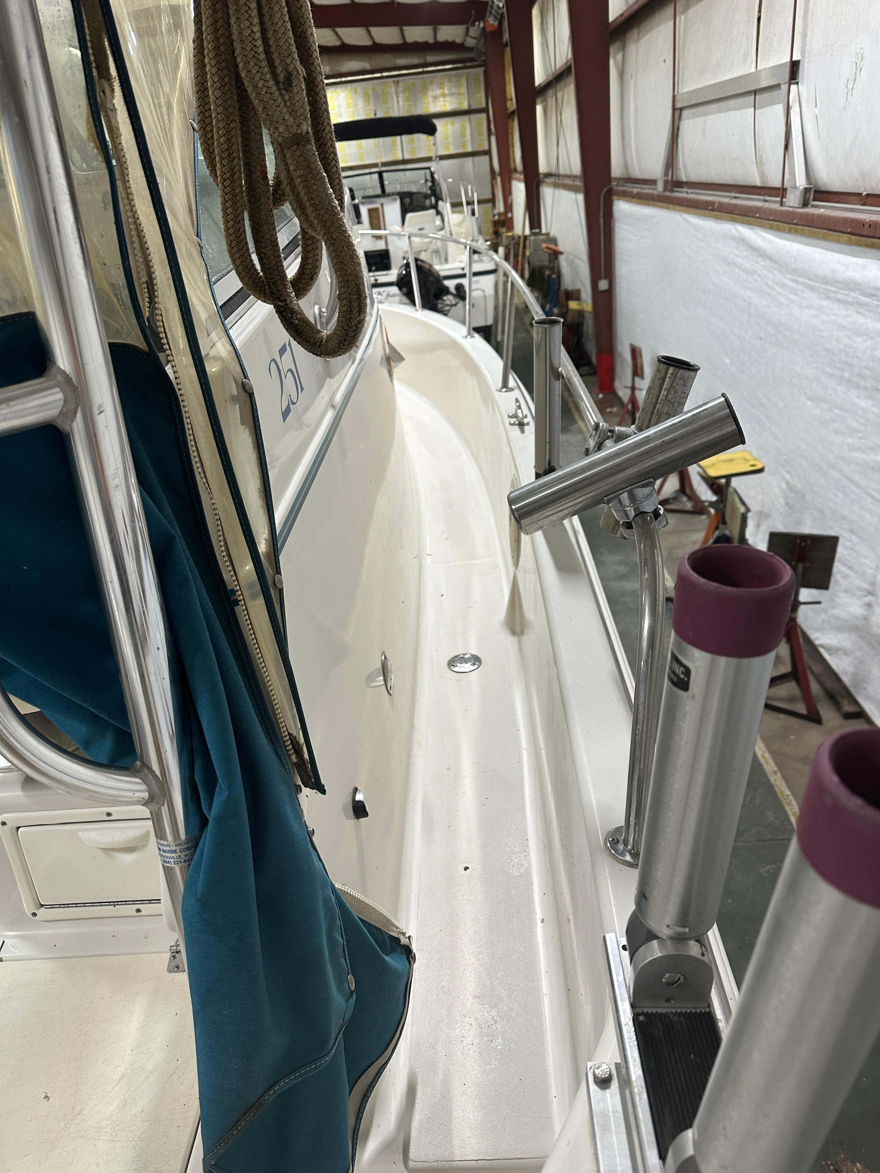 1996 Pro-Line 251 Walkaround I/O Walkaround for sale - YachtWorld