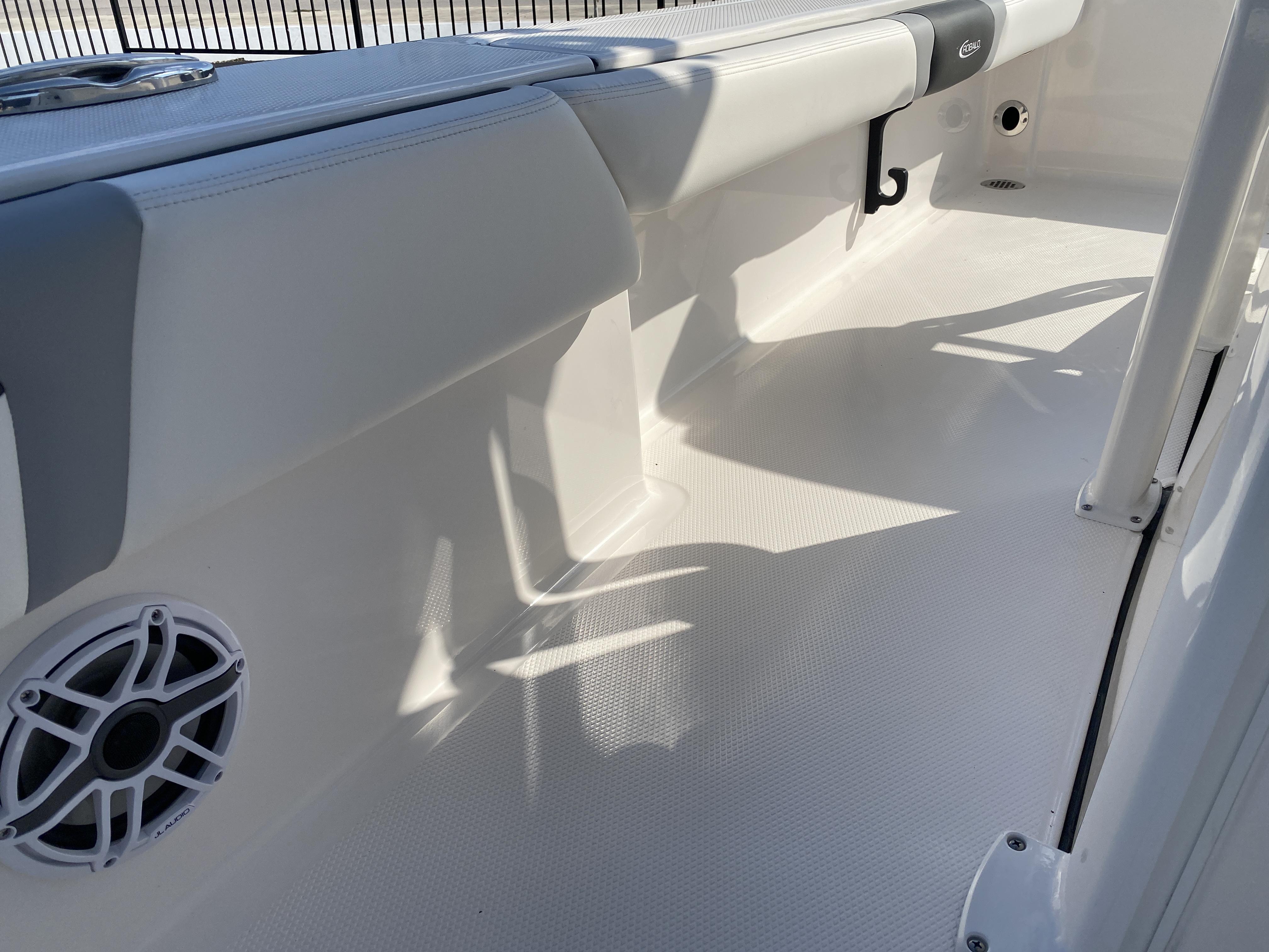 2023 Robalo 246 Bay for sale - YachtWorld