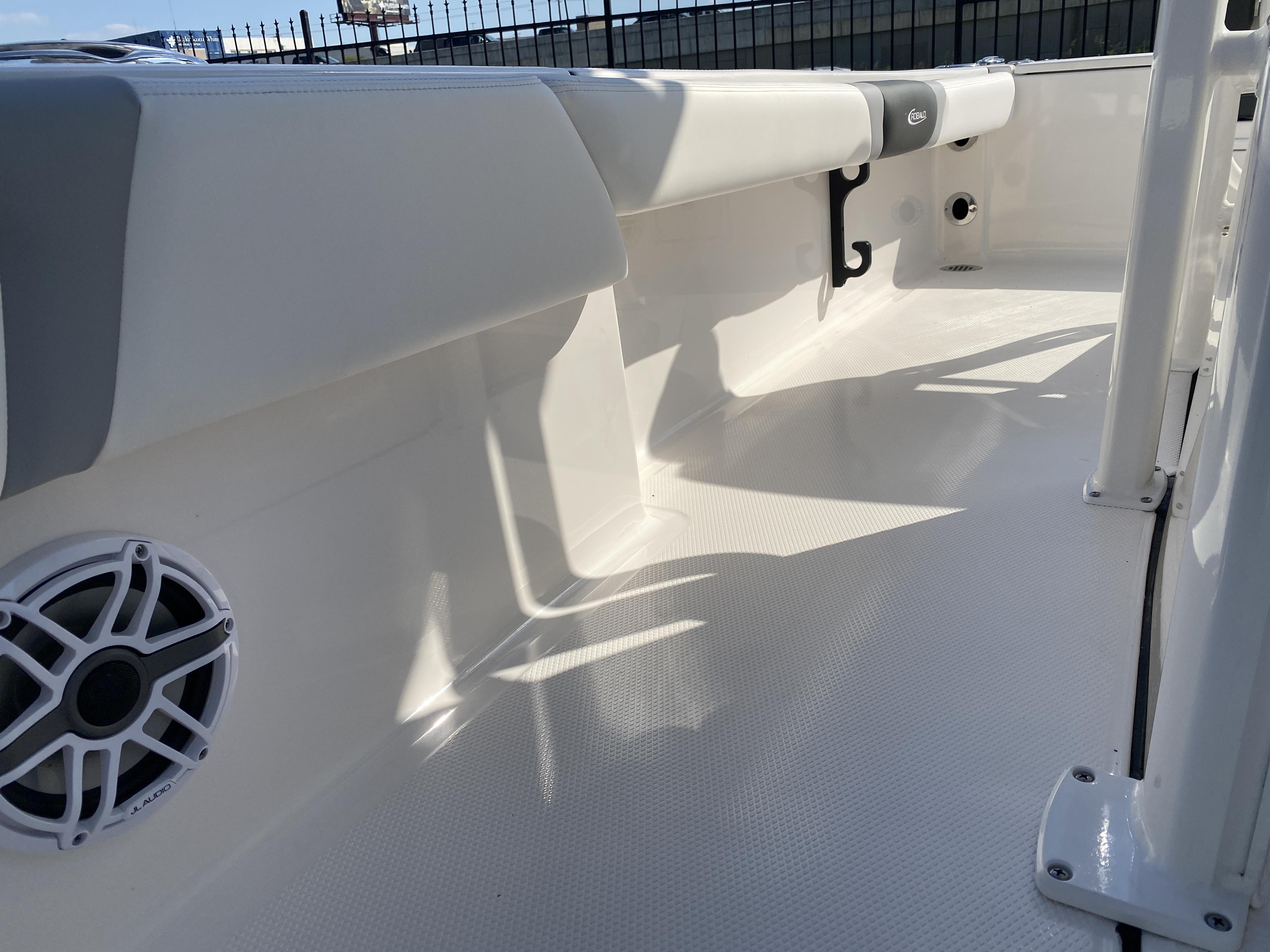 2023 Robalo 246 Bay for sale - YachtWorld