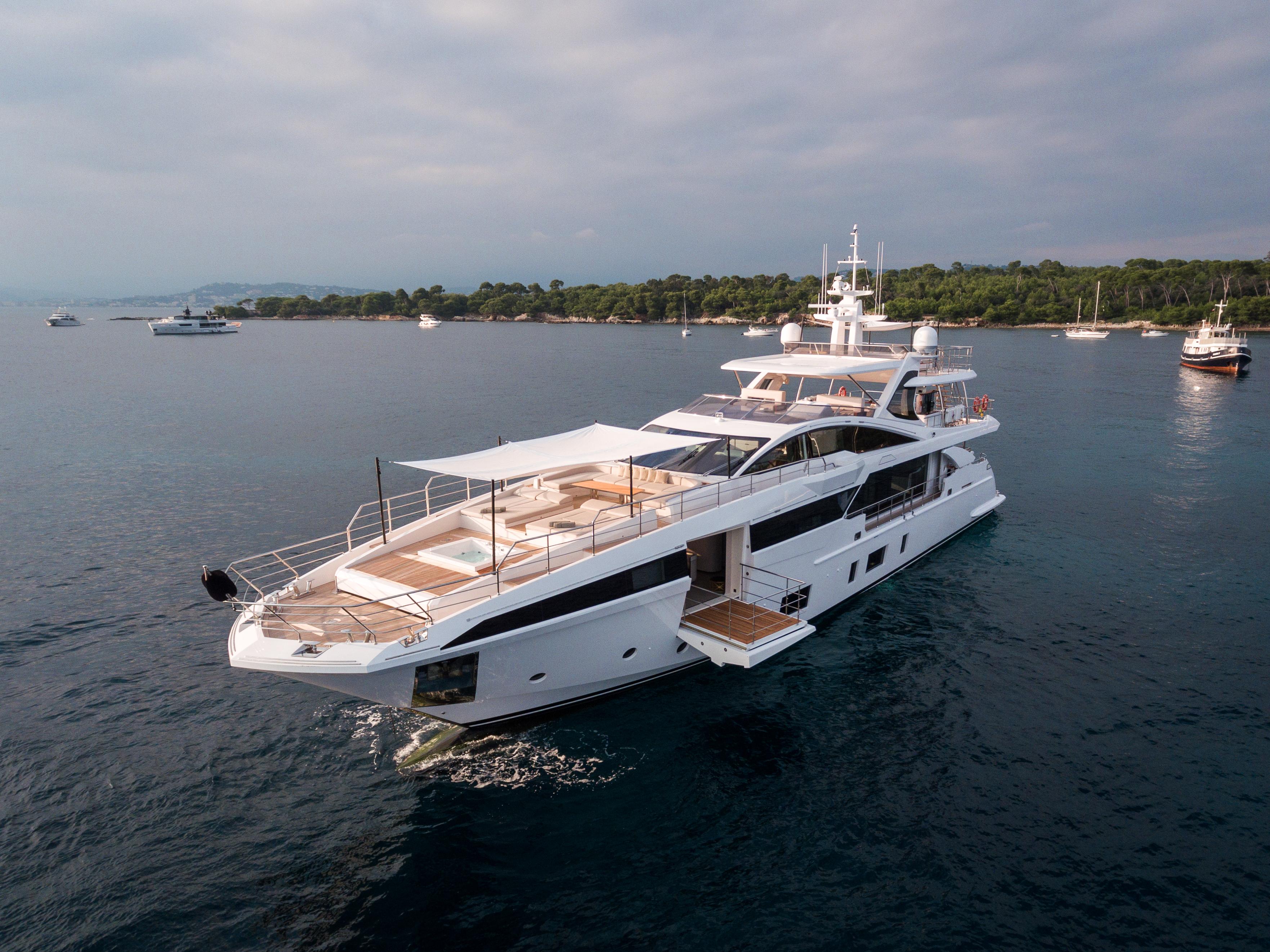 HEED Motor Yachts Azimut for sale - YachtWorld