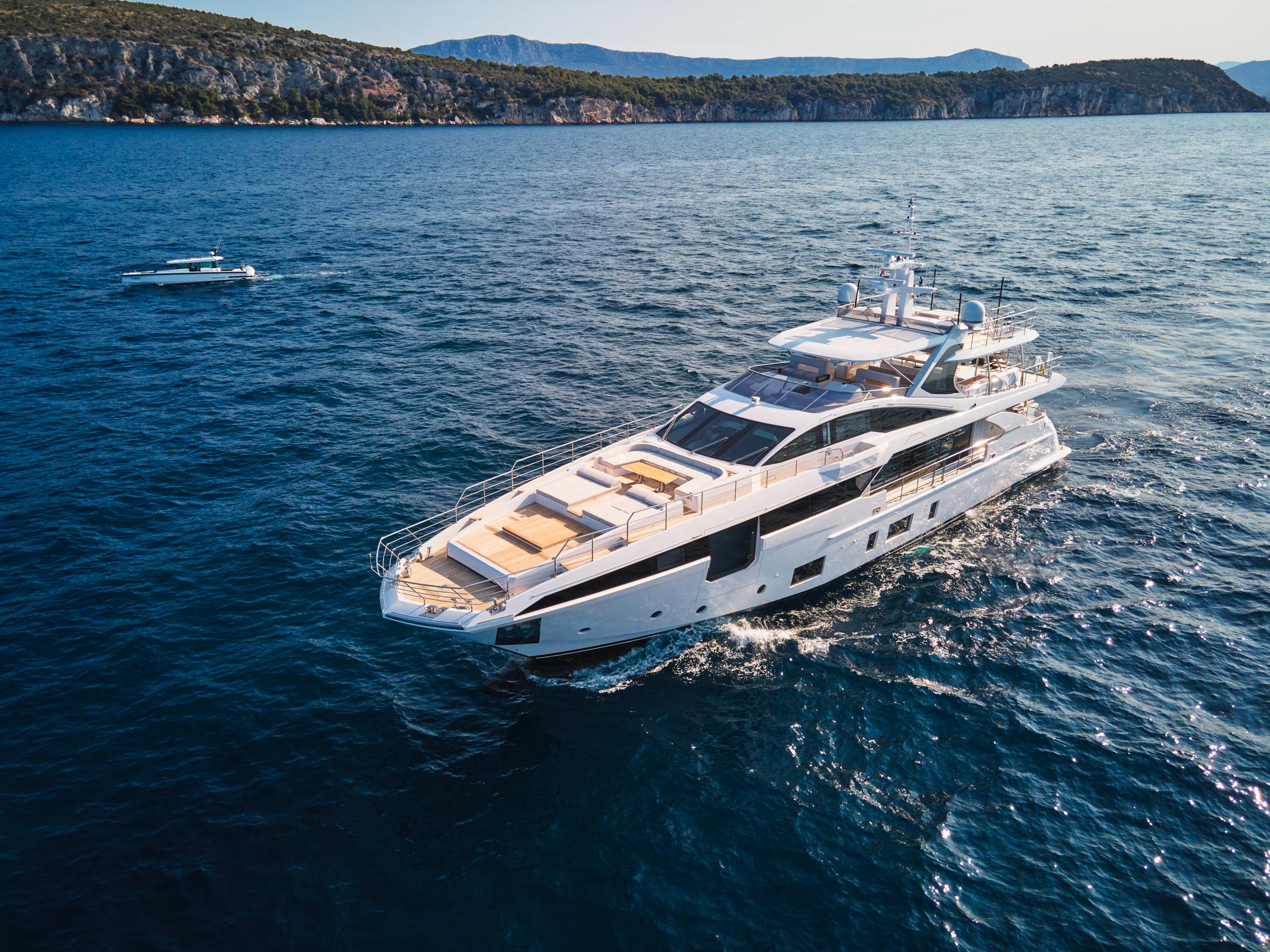 HEED Motor Yachts Azimut for sale - YachtWorld