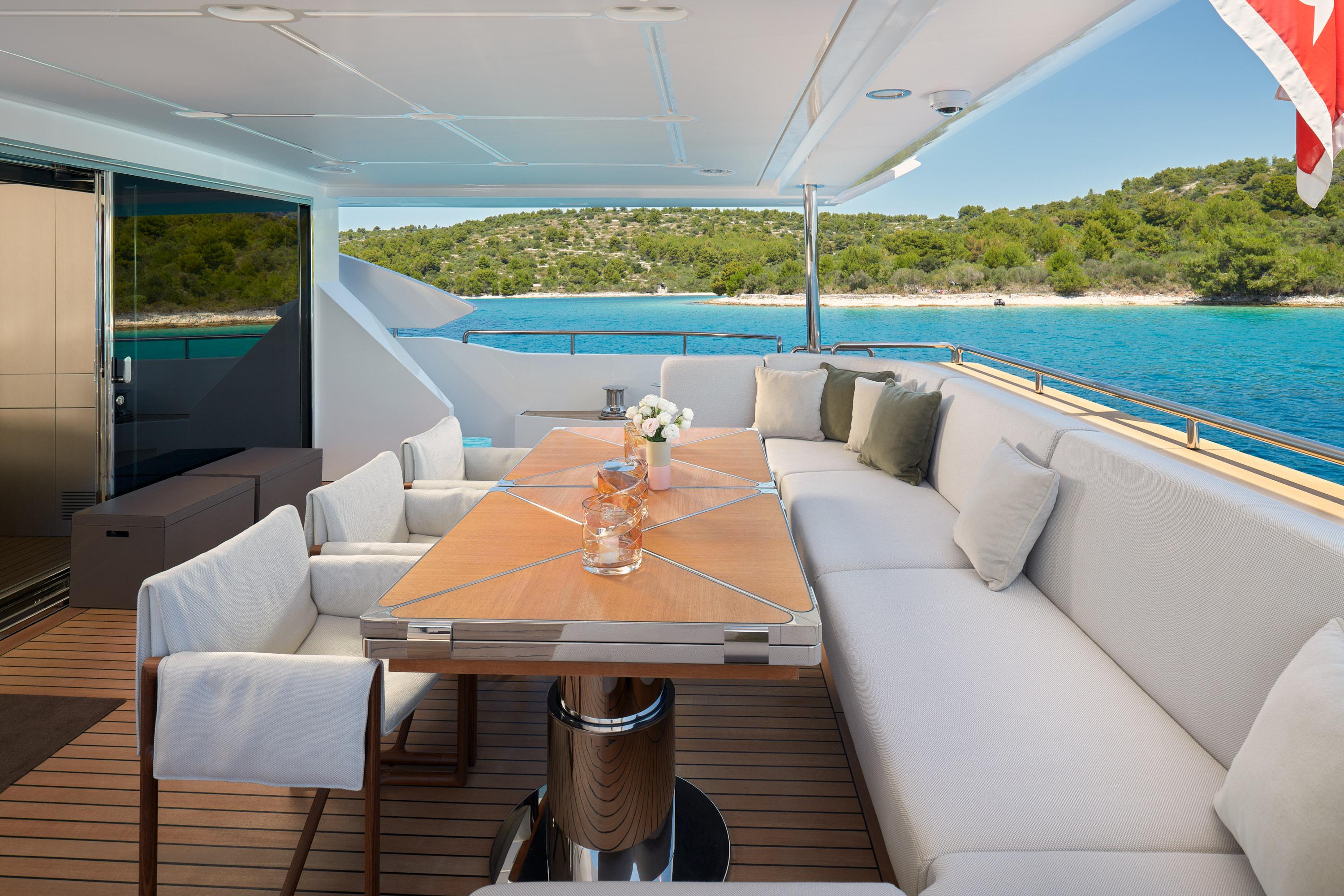 HEED Motor Yachts Azimut for sale - YachtWorld