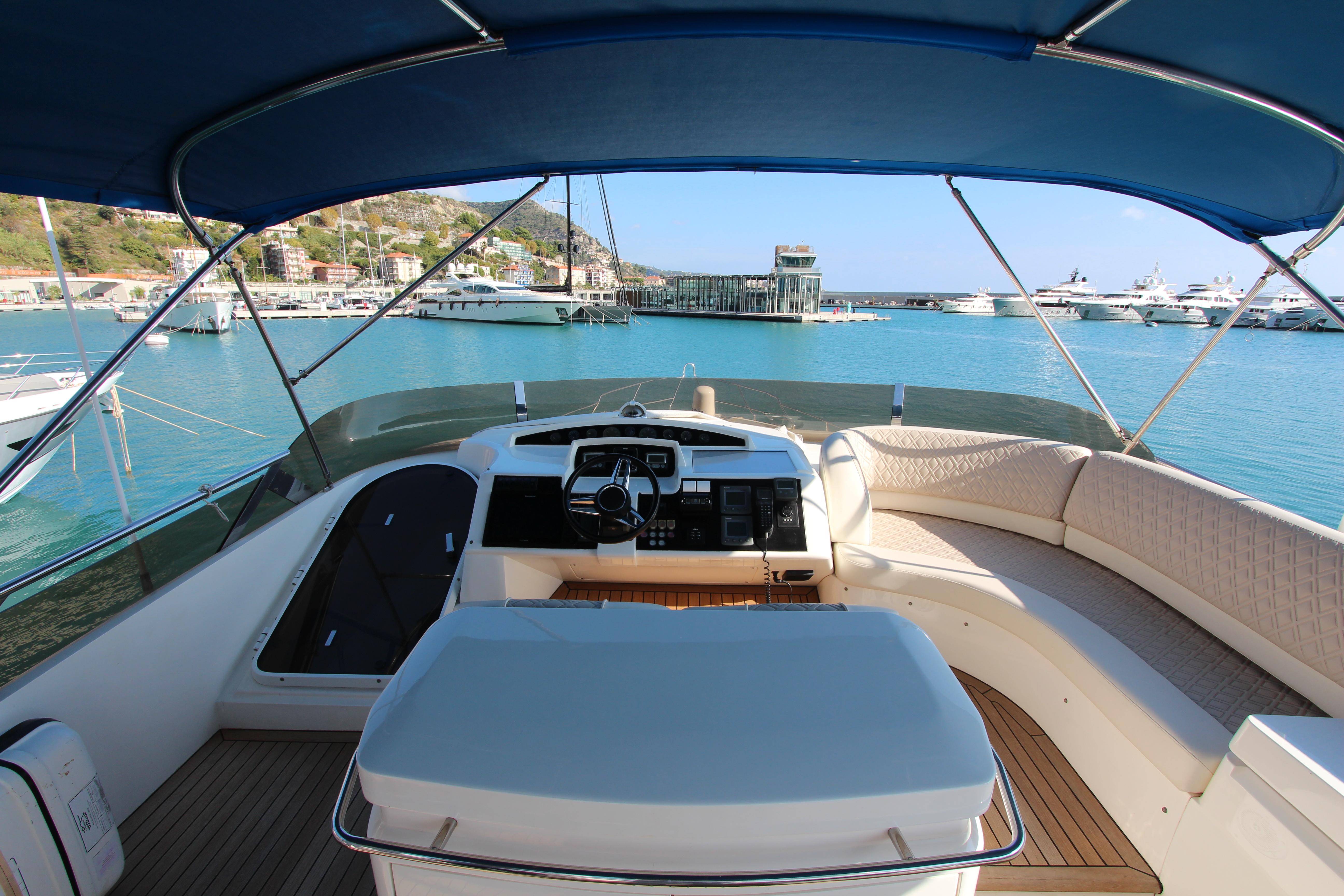 2007 Princess 67 Flybridge Flybridge for sale - YachtWorld