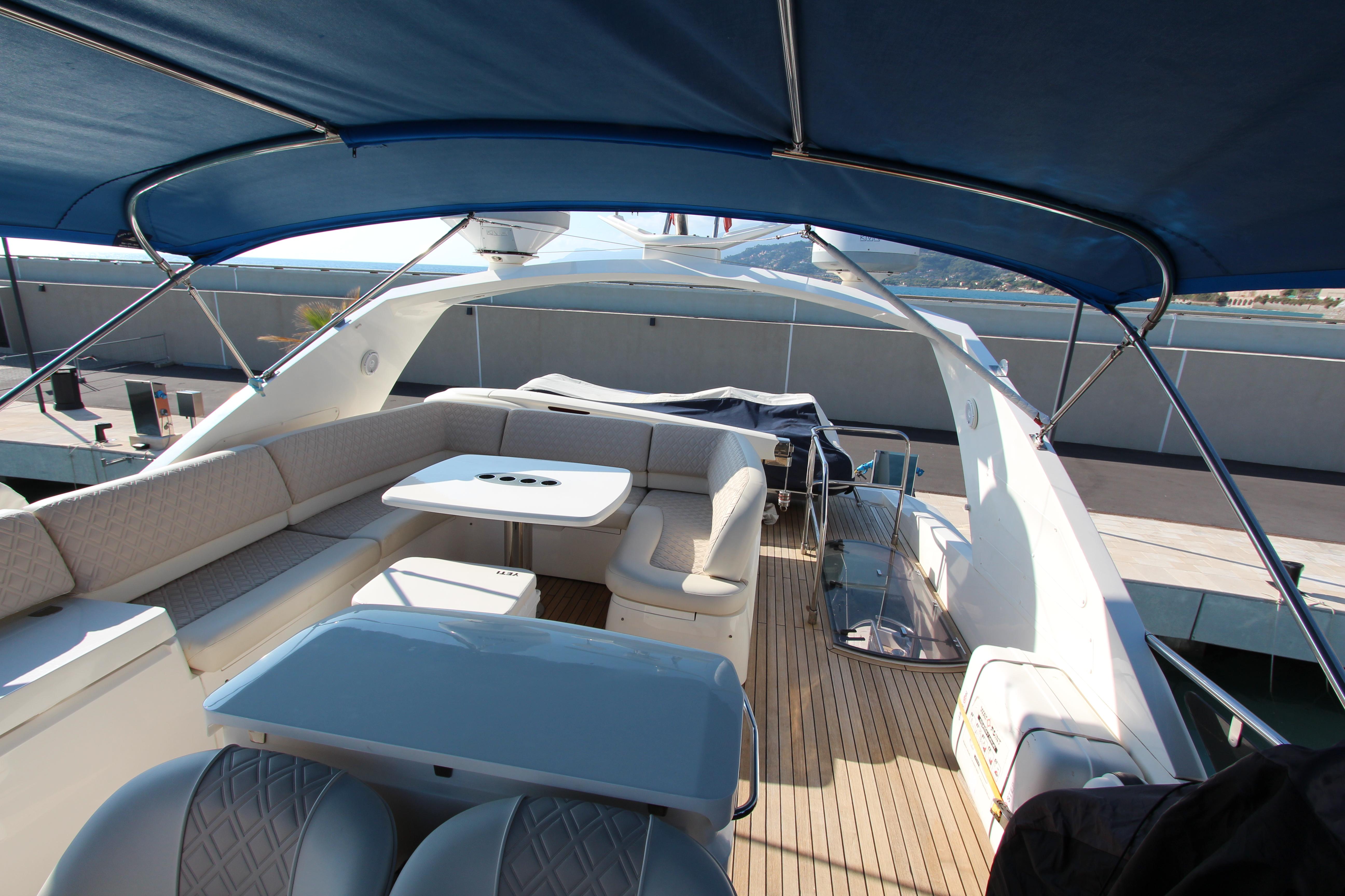2007 Princess 67 Flybridge Flybridge for sale - YachtWorld