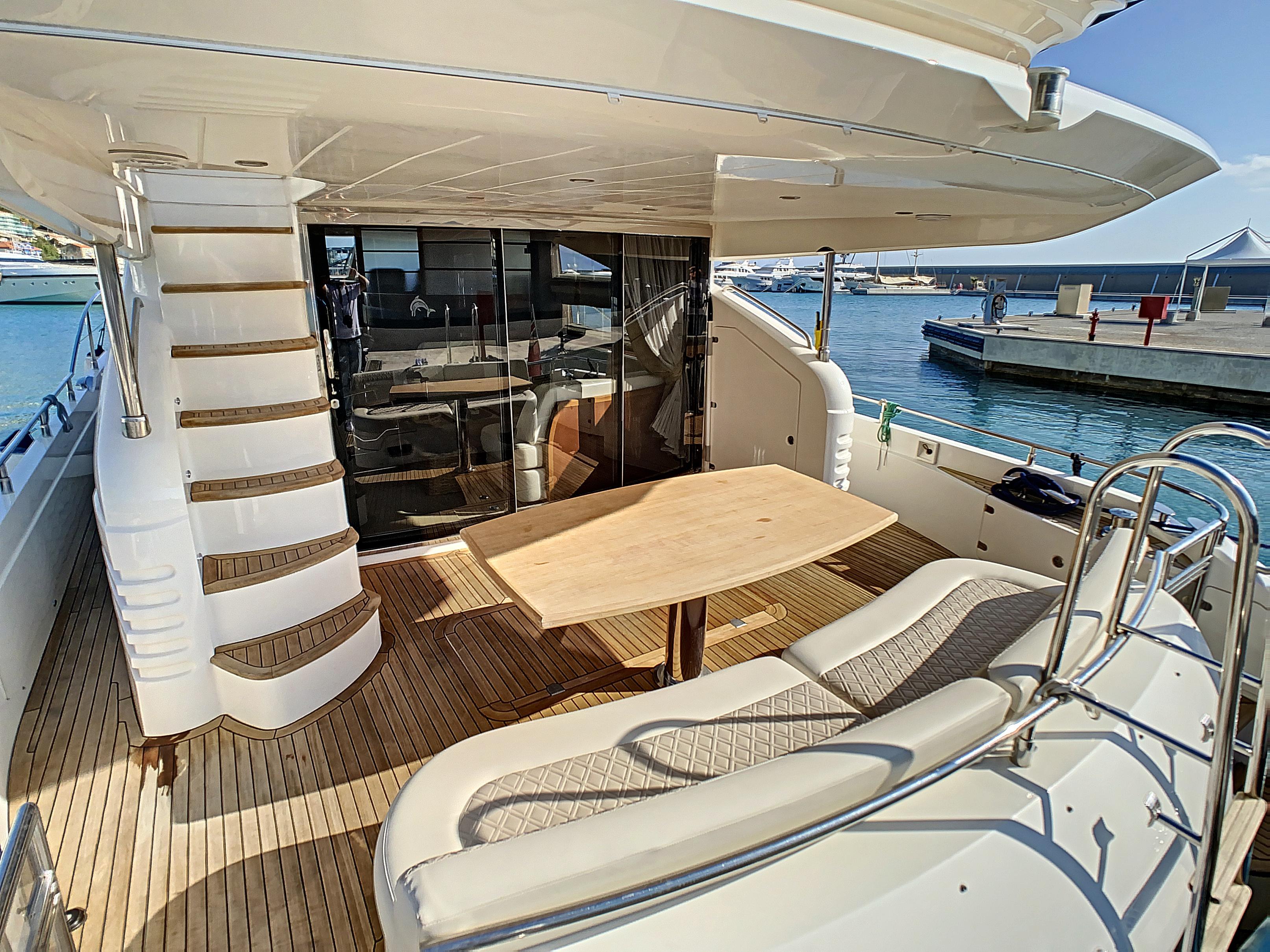 2007 Princess 67 Flybridge Flybridge for sale - YachtWorld