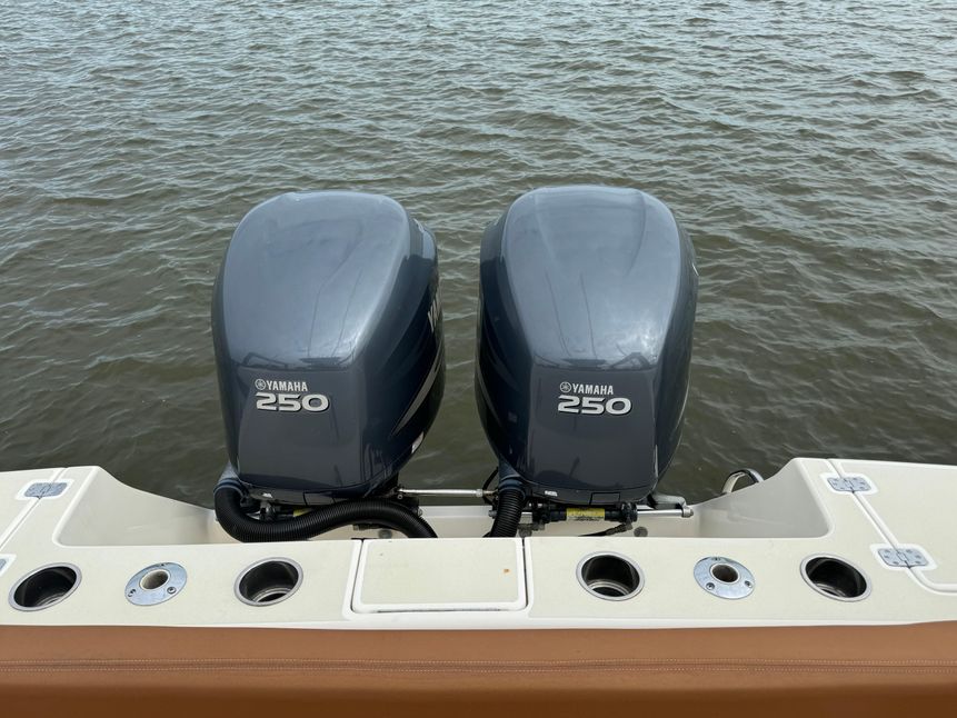 2004 Intrepid 32 CUDDY Center Console for sale - YachtWorld