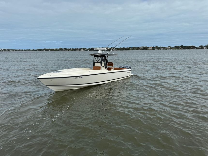 2004 Intrepid 32 CUDDY Center Console for sale - YachtWorld
