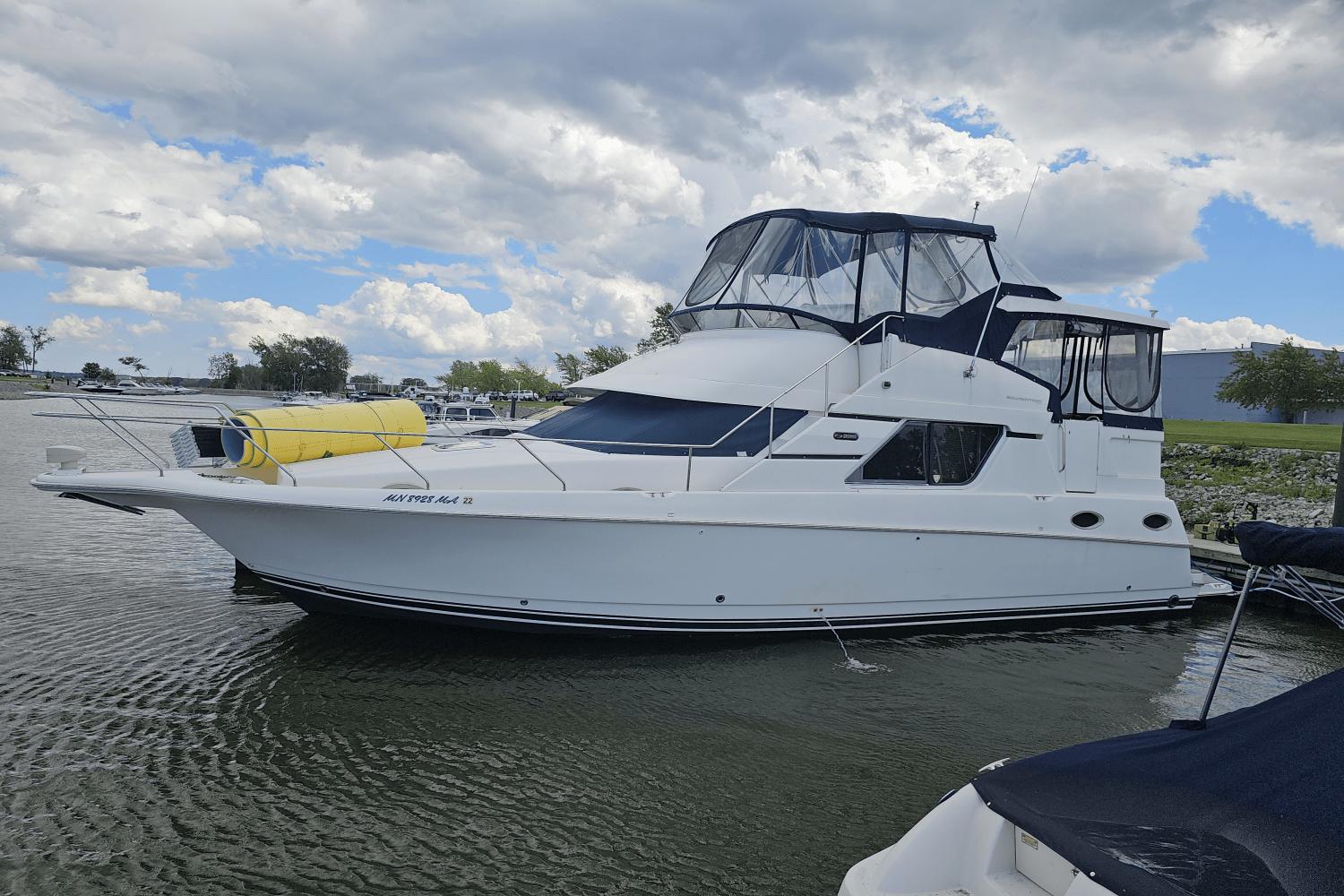 2001 Silverton 392 Motor Yacht Motor Yachts for sale - YachtWorld