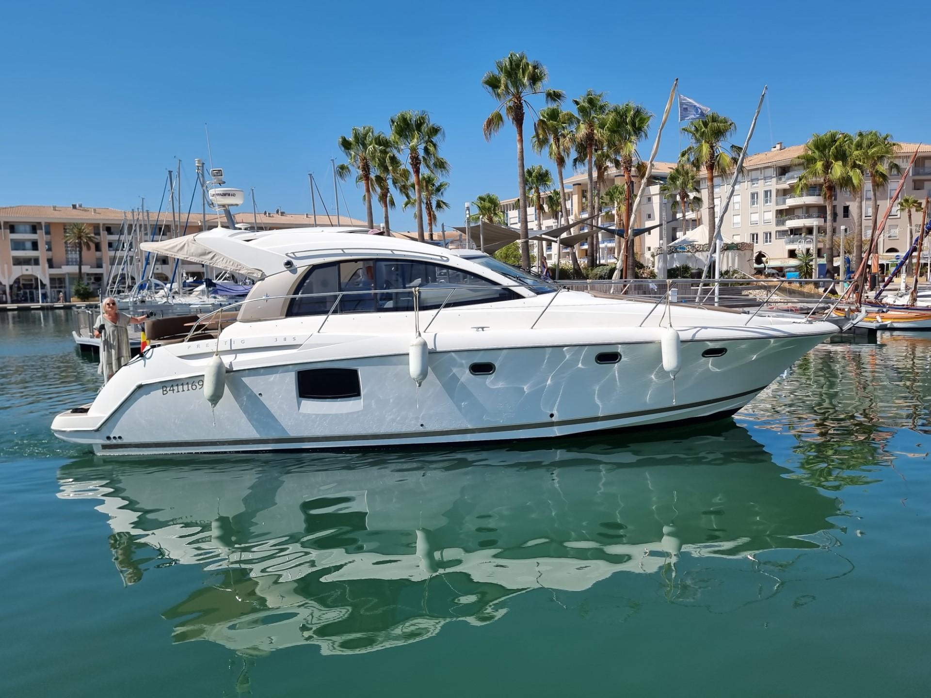 Used 2010 Jeanneau Prestige 38 S. - 83 - Var | Youboat