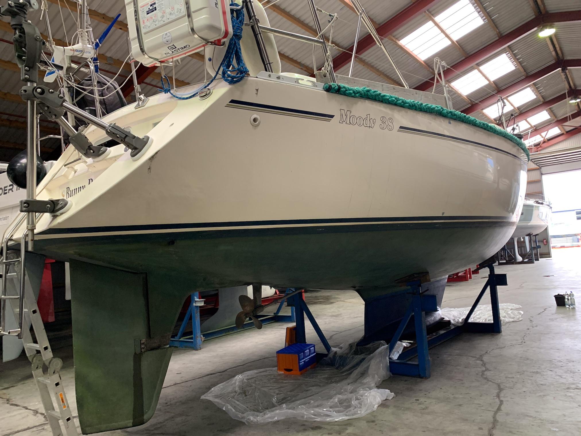1992 Moody 38cc Centre Cockpit for sale - YachtWorld