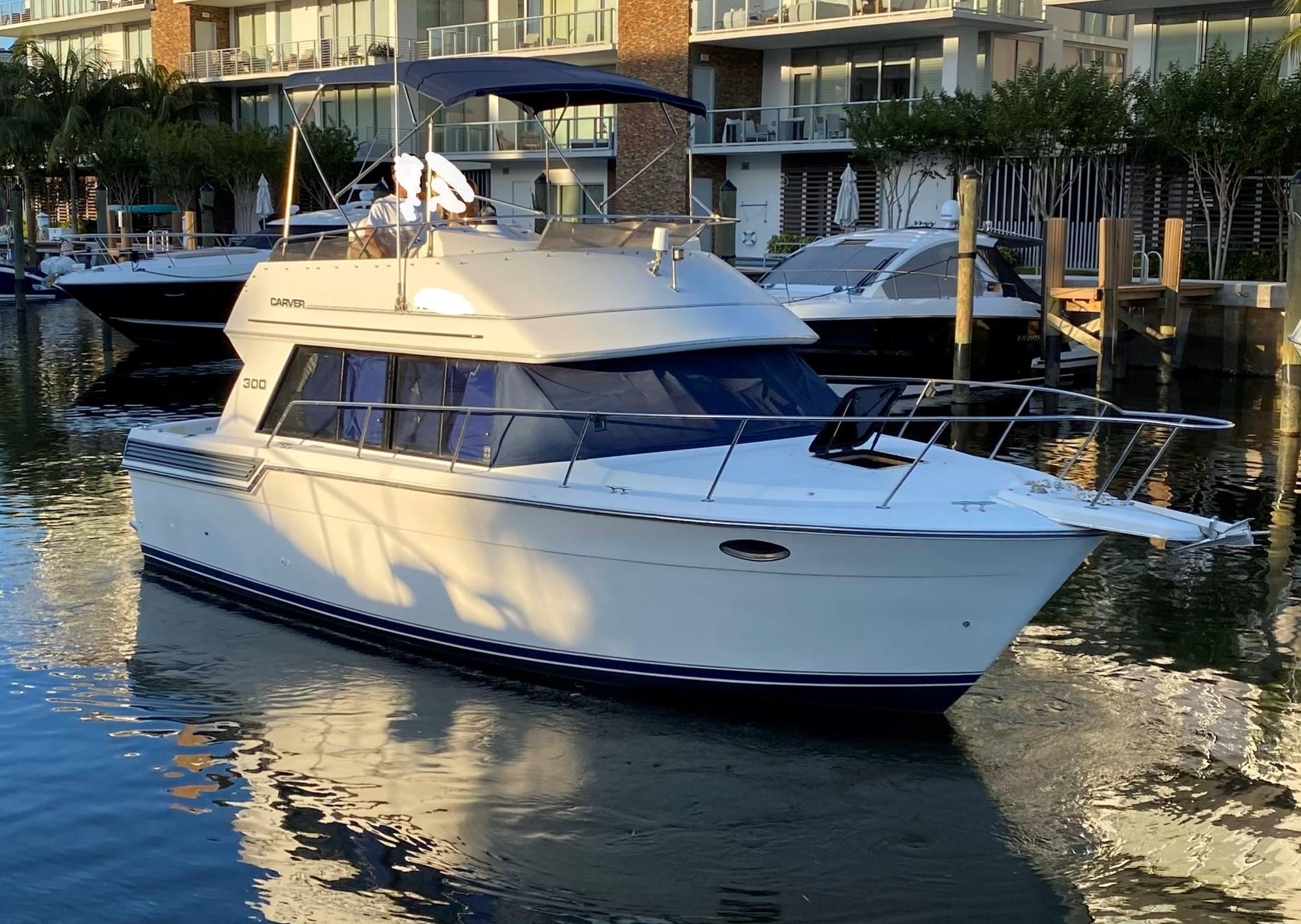1993 Carver 300 Convertible for sale - YachtWorld