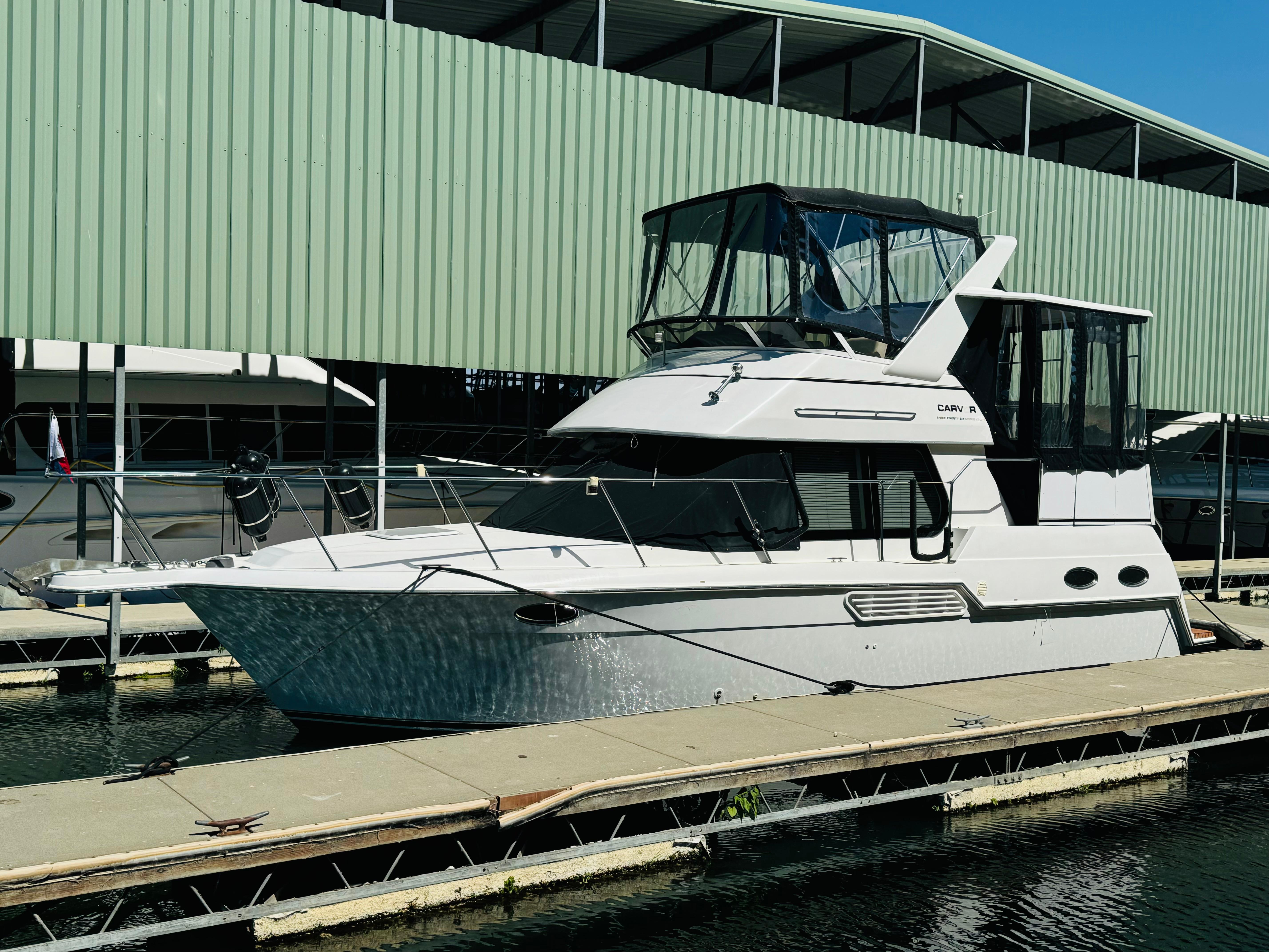 1999 Carver 326 Aft Cabin Motor Yacht Aft Cabin for sale - YachtWorld