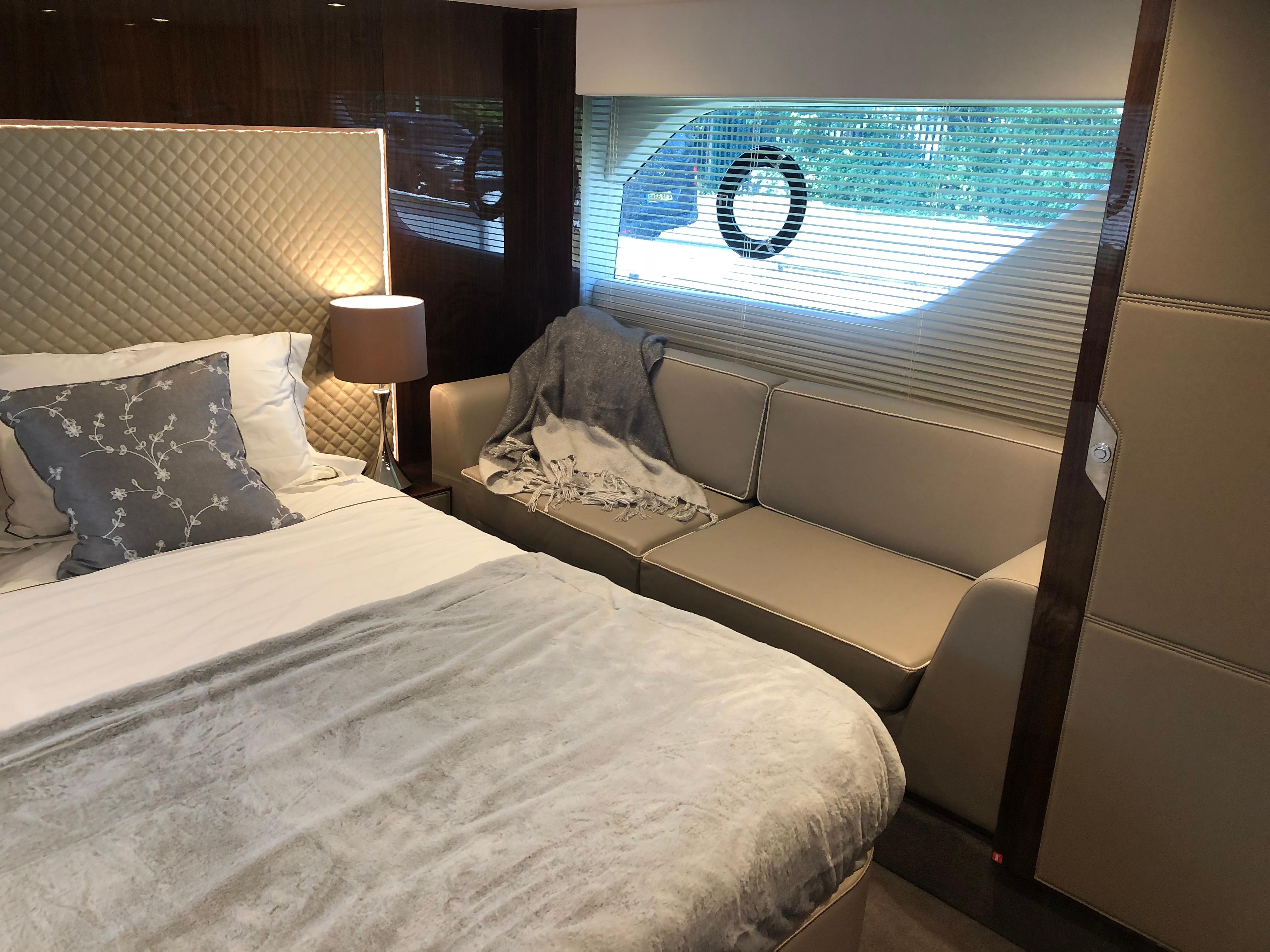 2018 Fairline Squadron 53 Flybridge for sale - YachtWorld