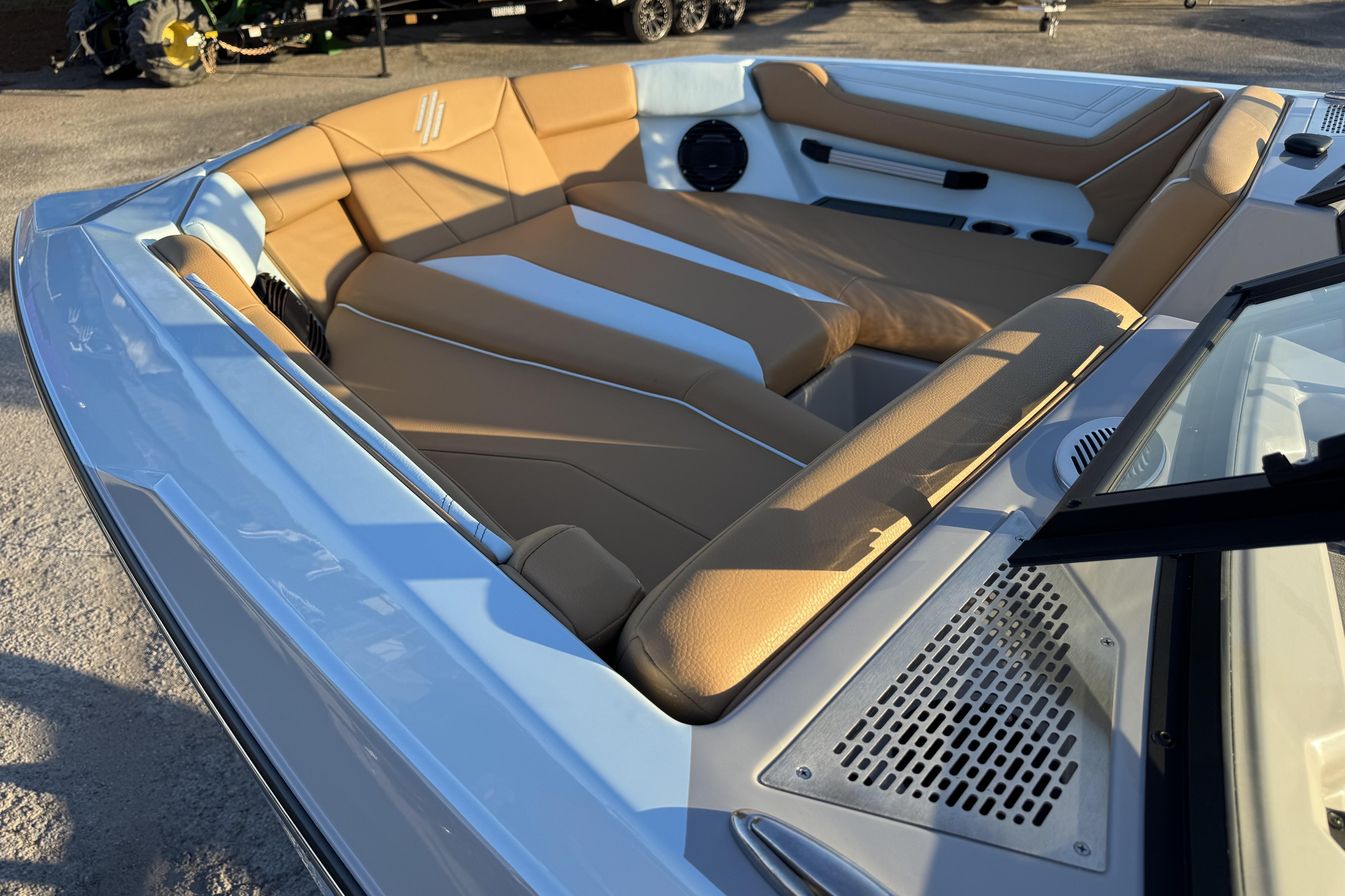 2026 ATX Surf Boats 22 Type-S Wasserski/Wakeboard-Boot Kaufen - YachtWorld