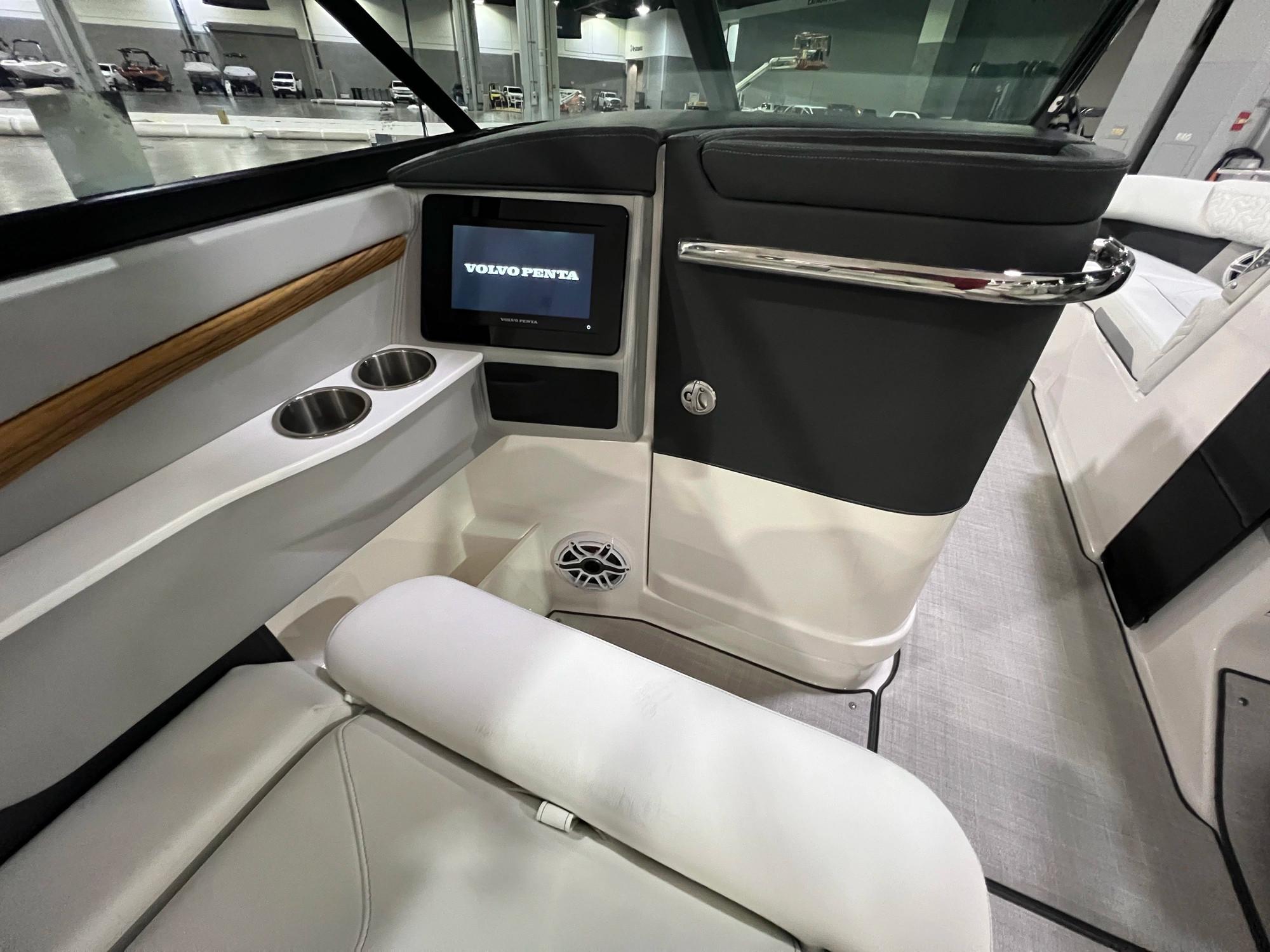 2024 Regal LS9 Surf Bowrider for sale - YachtWorld