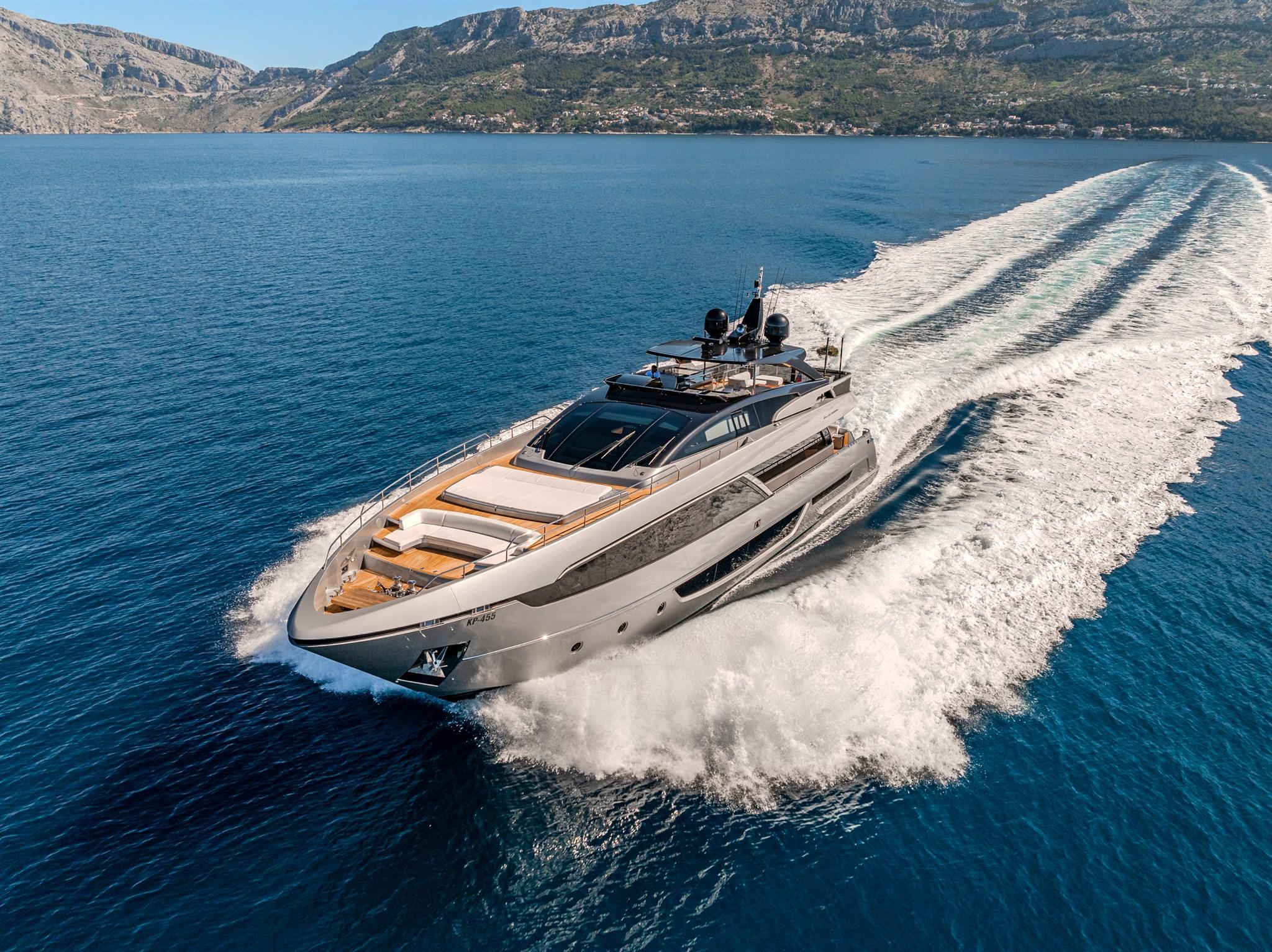 2019 Flybridge Riva for sale - YachtWorld