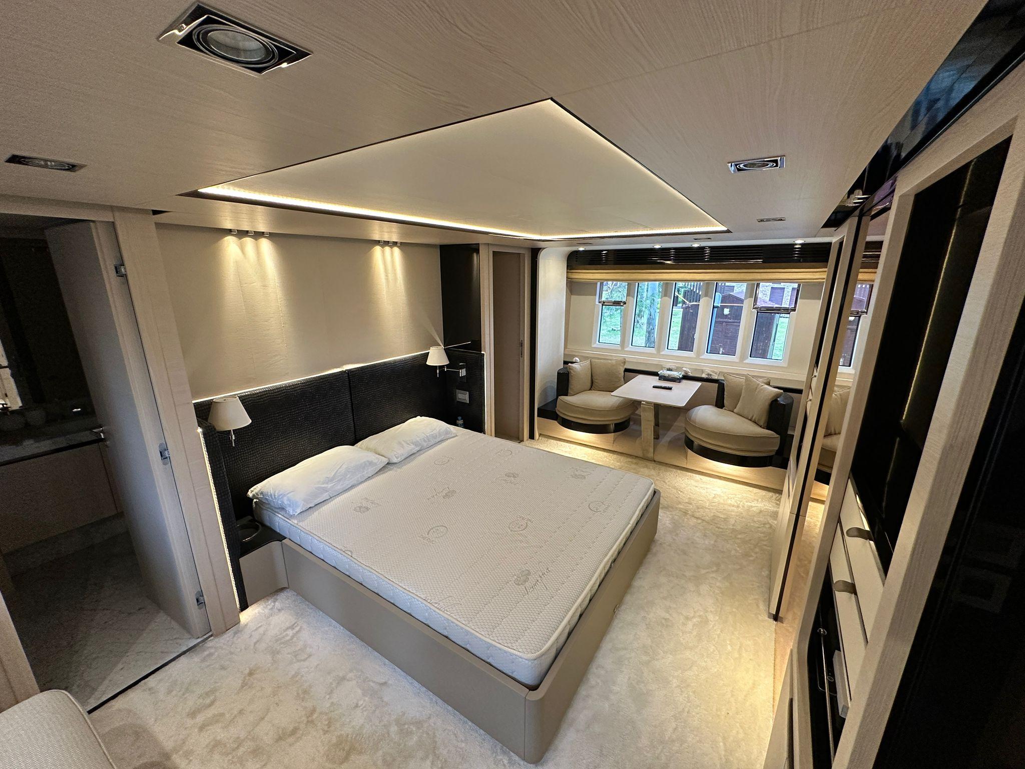 2018 Azimut 80 Flybridge Motor Yachts for sale - YachtWorld