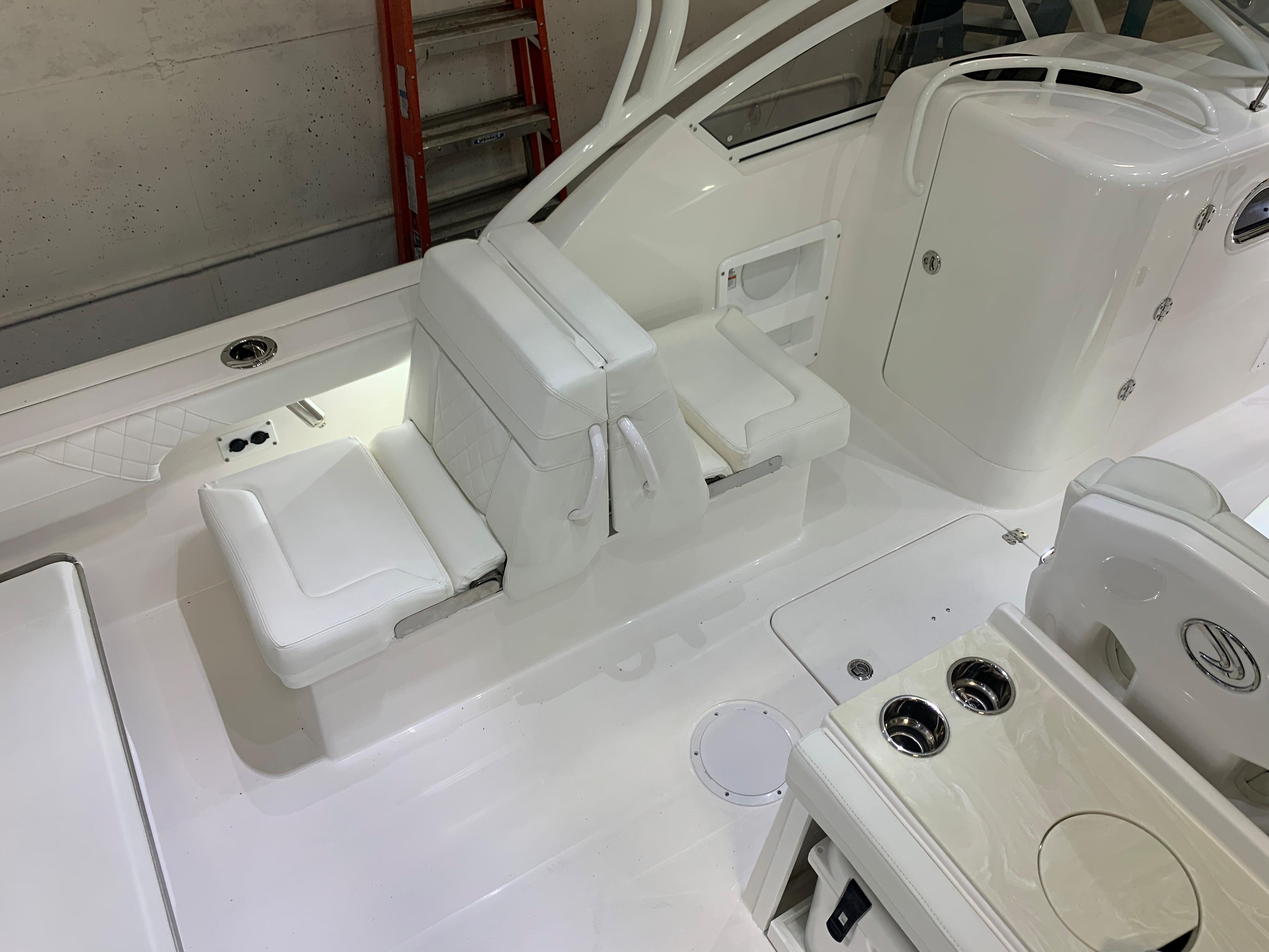 2025 Edgewater 248CX Crossover Bowrider for sale - YachtWorld