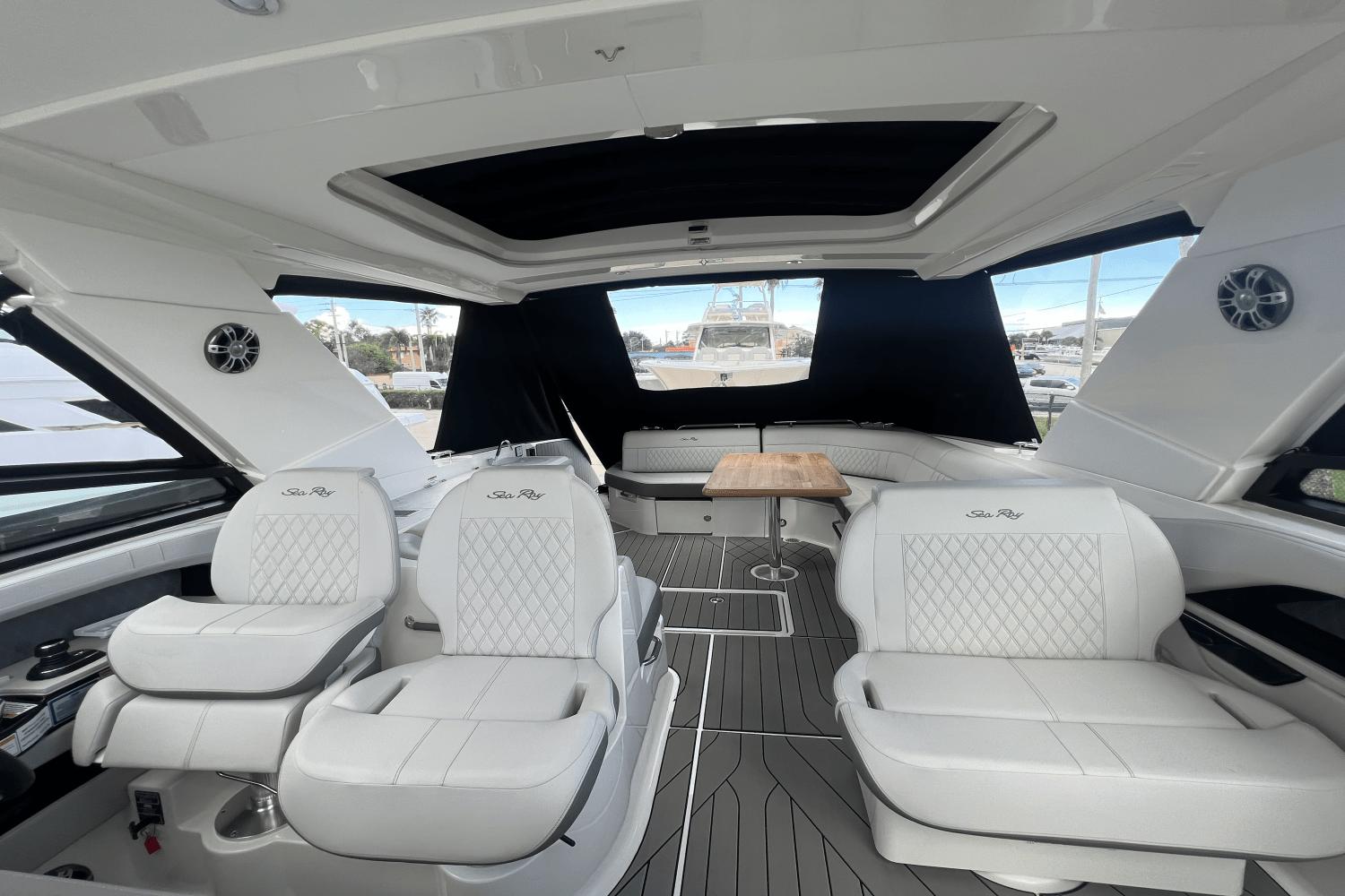 2024 Sea Ray 400 SLX Outboard Cruiser for sale - YachtWorld