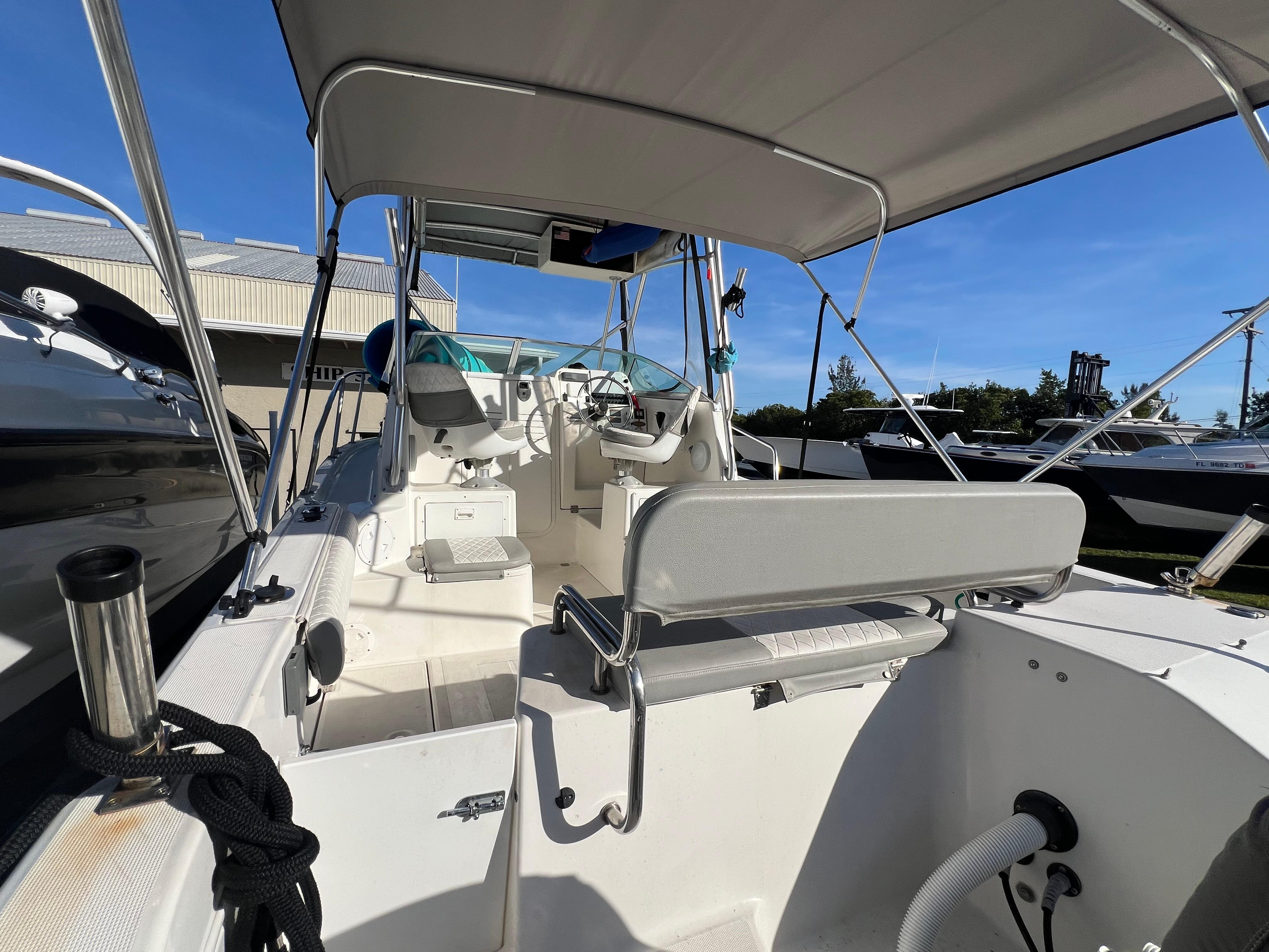 2000 Robalo 2440 Walkaround Walkaround for sale - YachtWorld