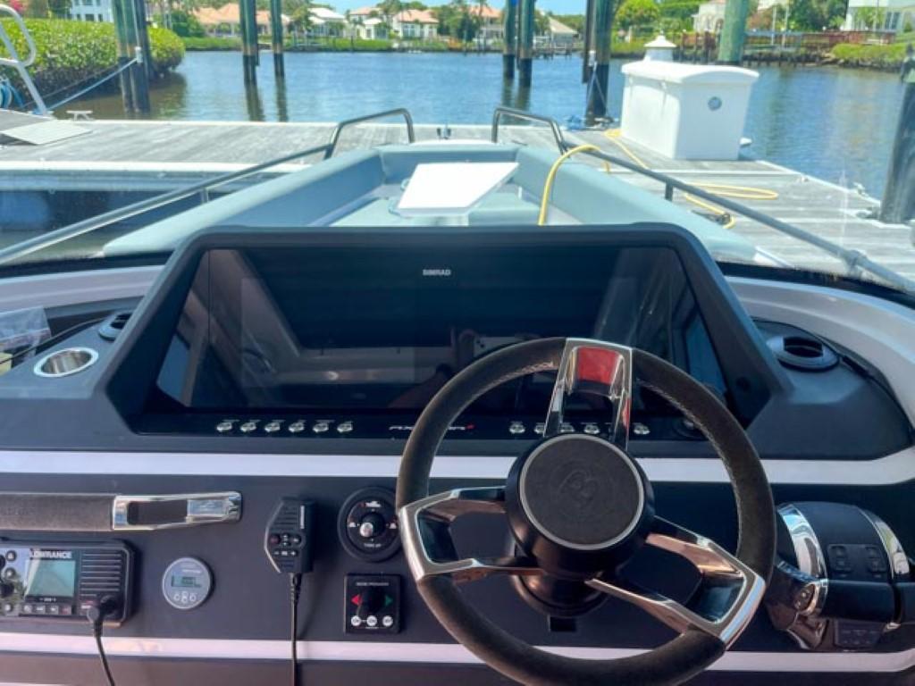 2022 Axopar 28 Cabin BRABUS Trim Center Console for sale - YachtWorld