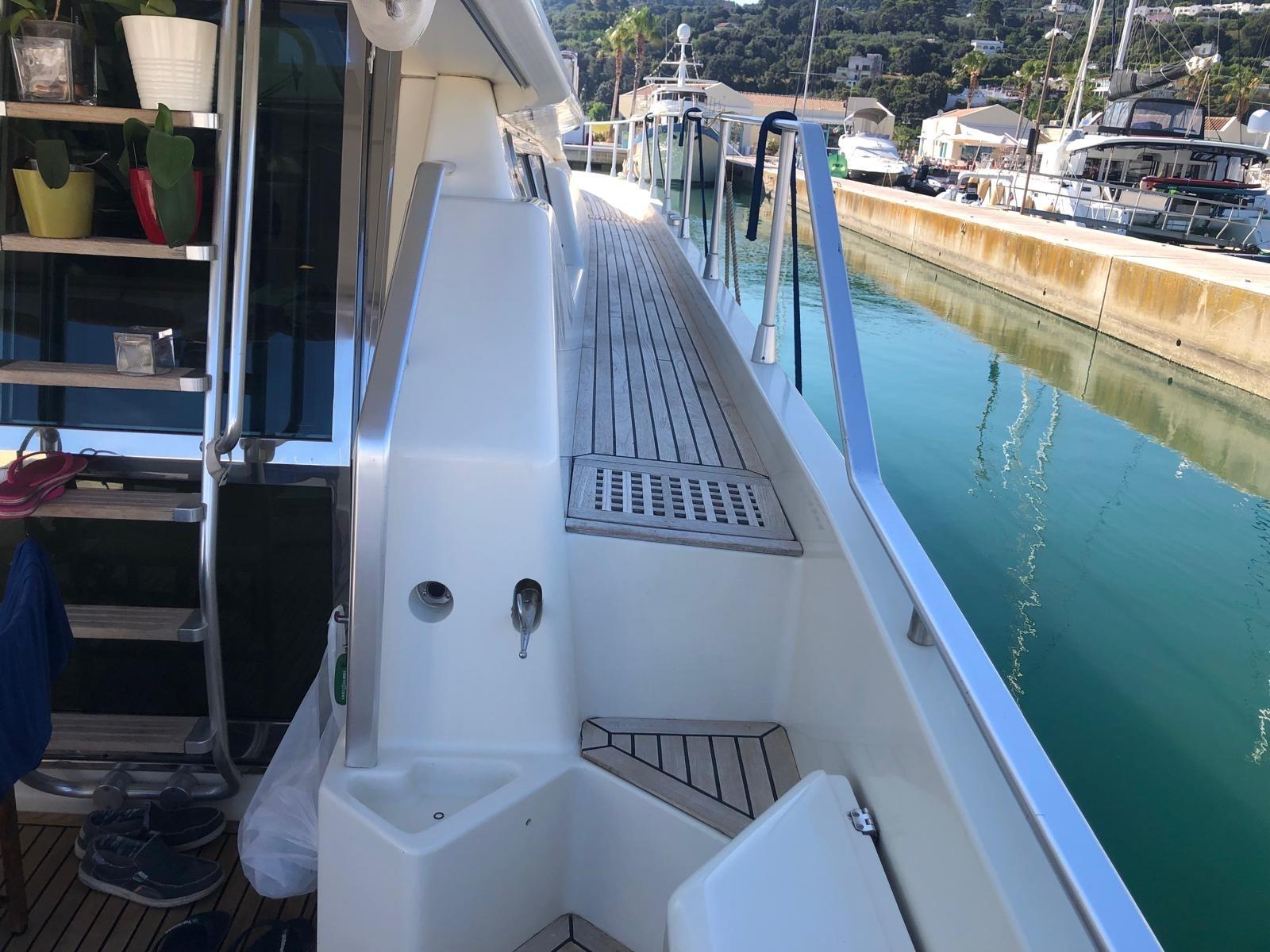 1993 Ferretti Yachts altura 54 Flybridge till salu- YachtWorld