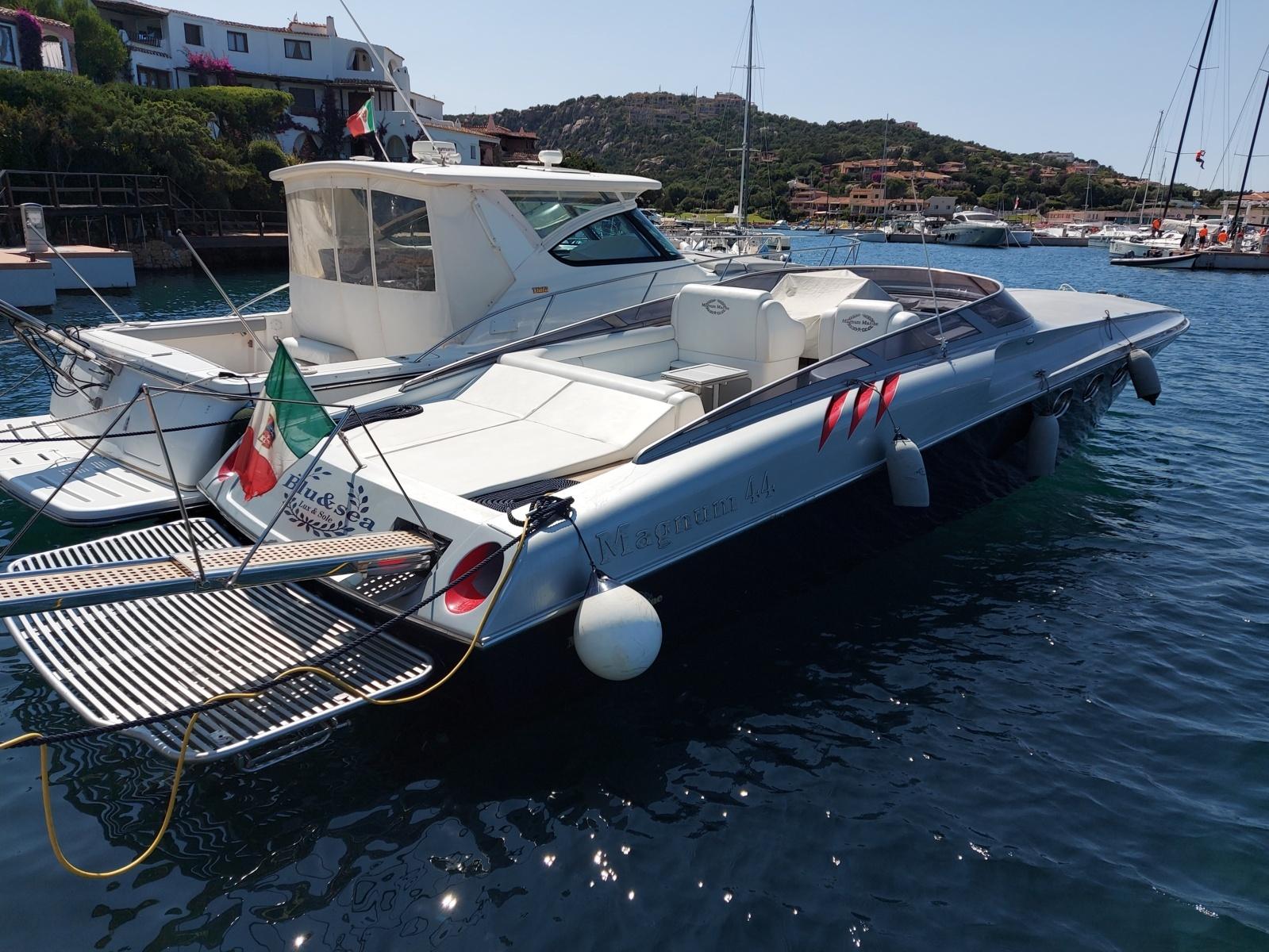 2000 Magnum 44 Express Cruiser for sale - YachtWorld