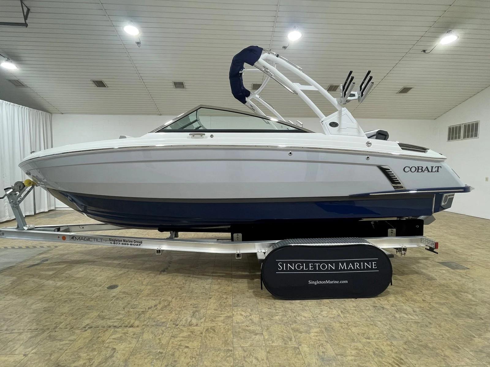 New Cobalt R4 Surf myynnissä | YachtWorld