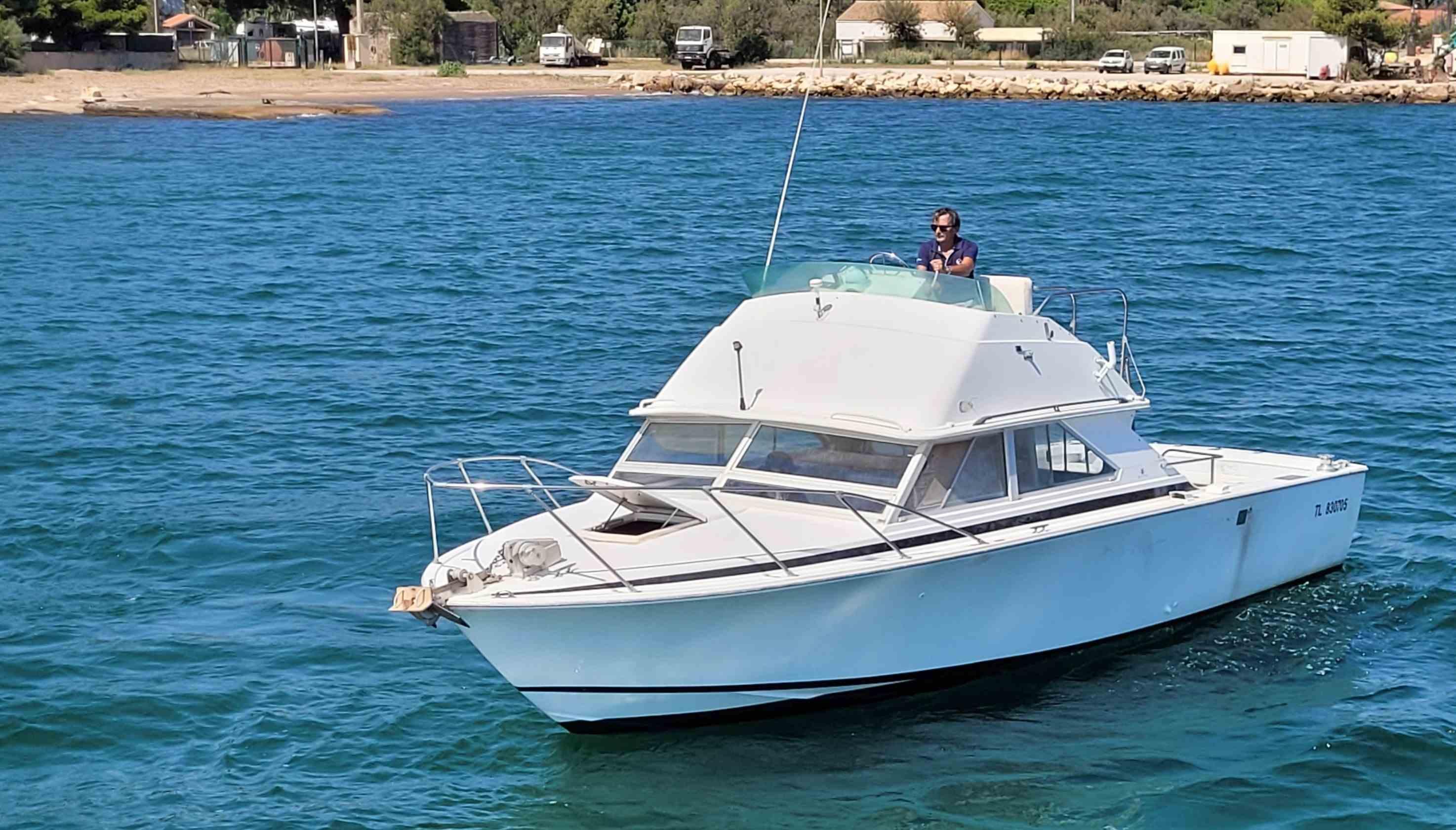 Bertram 28 Flybridge CRUISER | 1973 | 9m - 83 - Var | Boatshop24