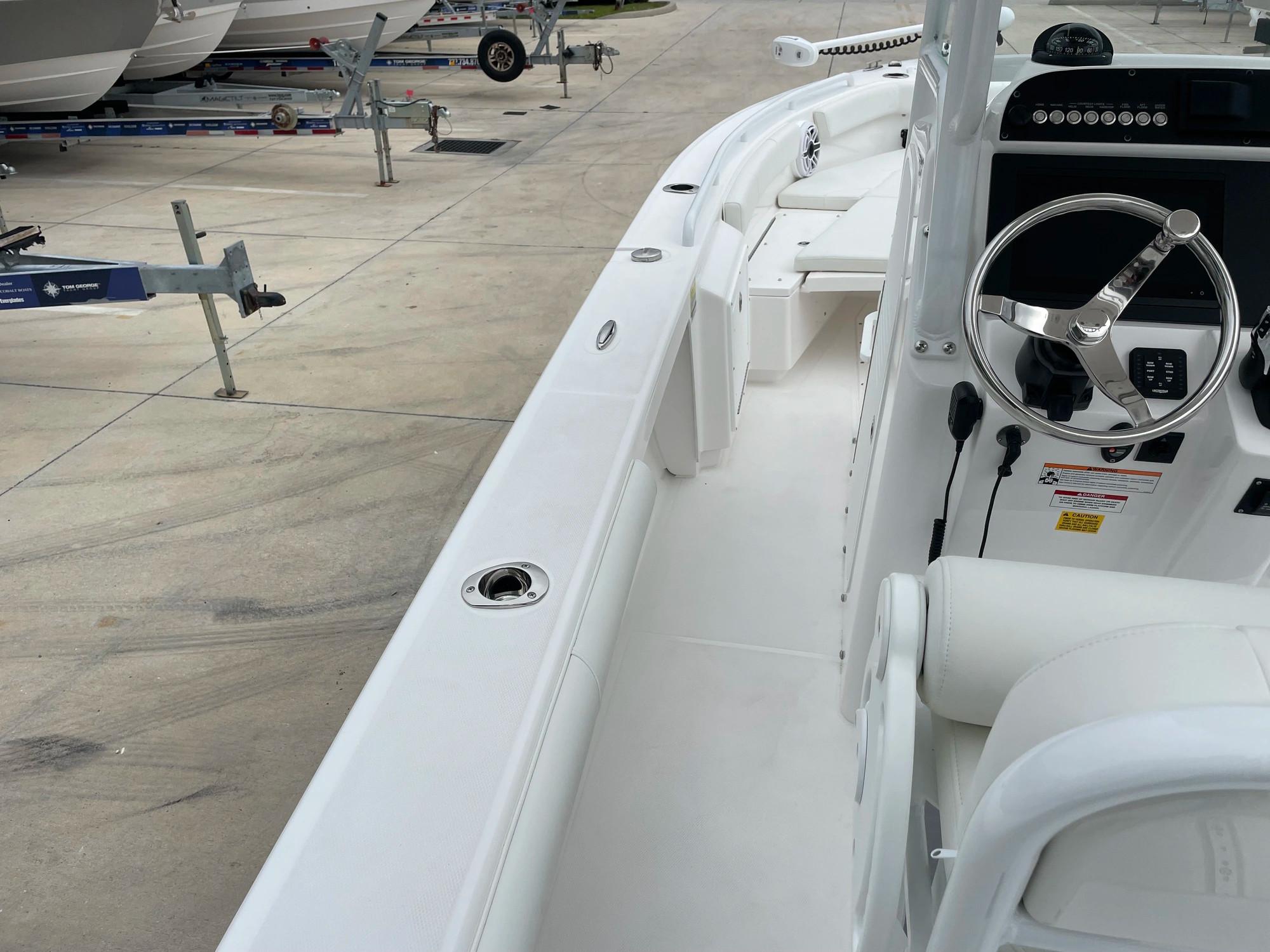 2024 Everglades 243 CC Centre Console for sale - YachtWorld