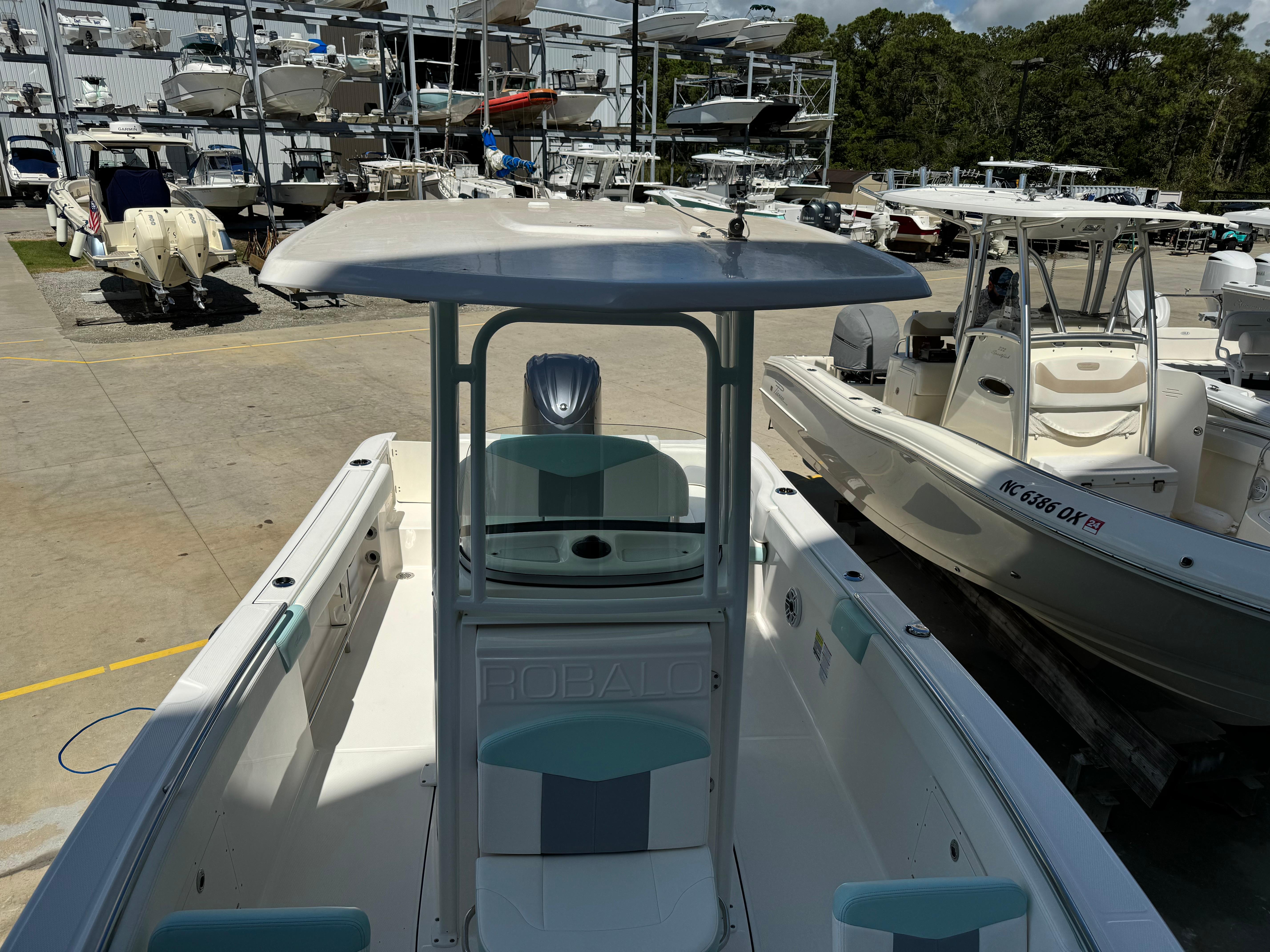 2022 Robalo R242 Explorer Center Console for sale - YachtWorld