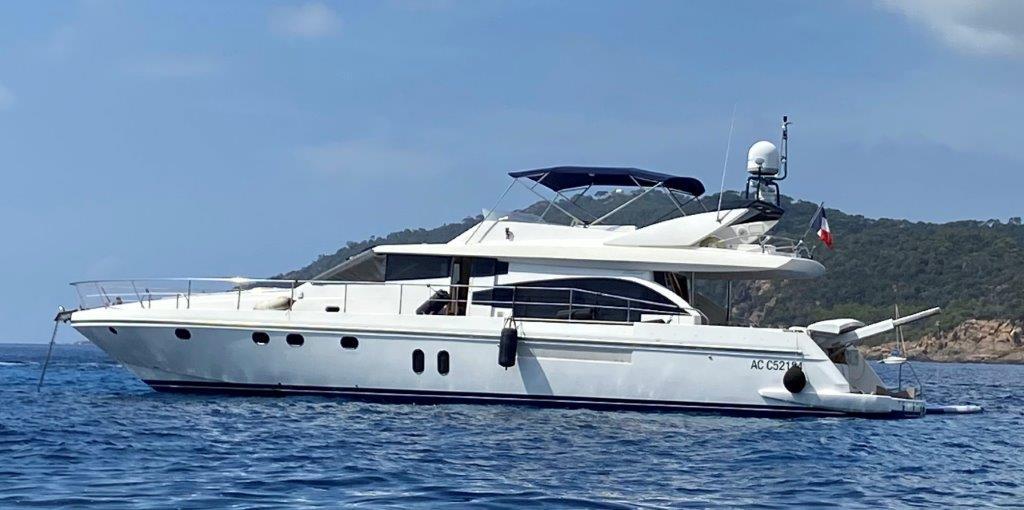 Guy Couach 195 Fly 20m 2005, Flybridge Boote - Var ( 83 ) | Boot24