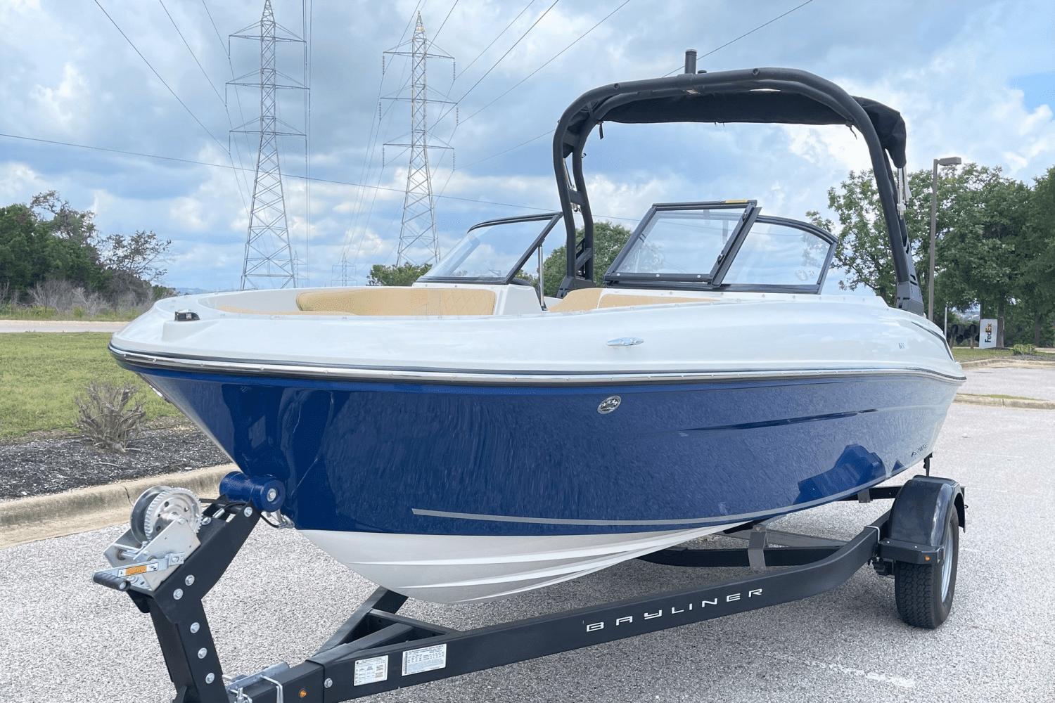 2023 Bayliner VR4 BOWRIDER Runabout-Boot Kaufen - YachtWorld