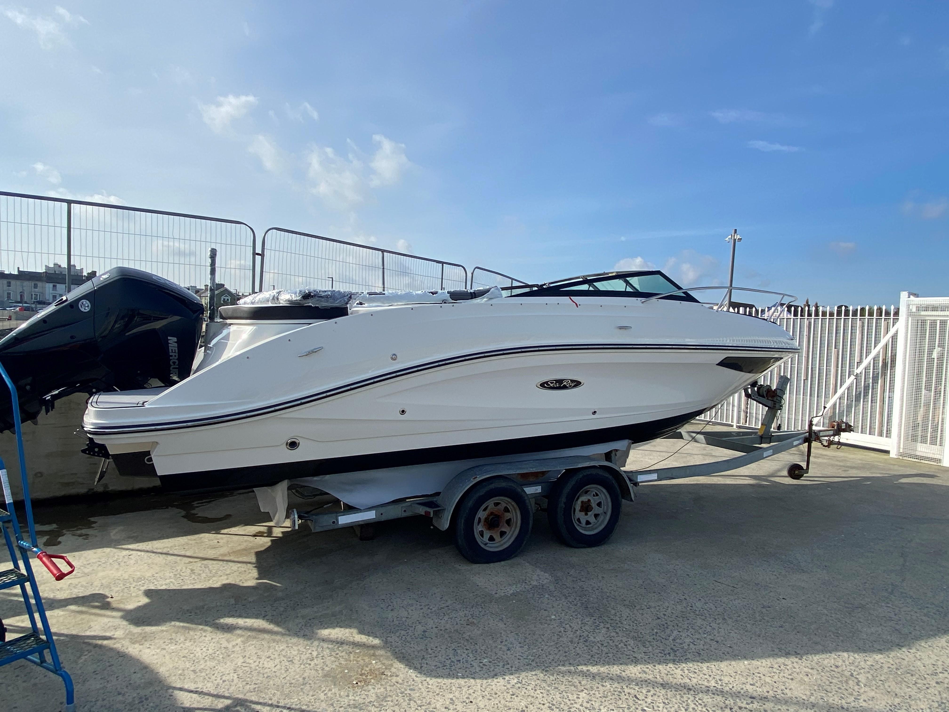 Sea Ray Sun Sport 230 Outboard | 7m | 2021 | Boats and Outboards