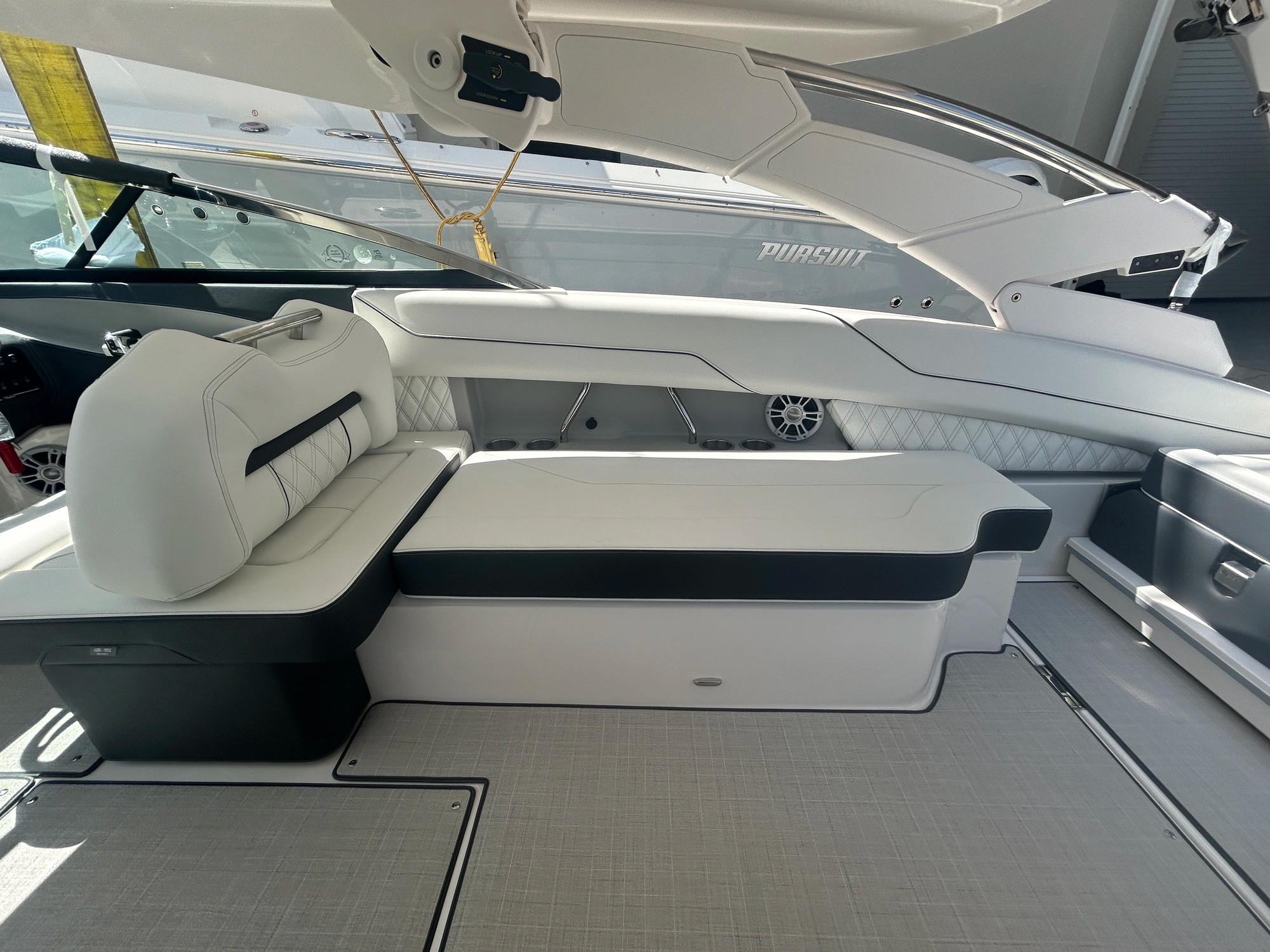 2024 Regal LX6 Bowrider à vendre - YachtWorld