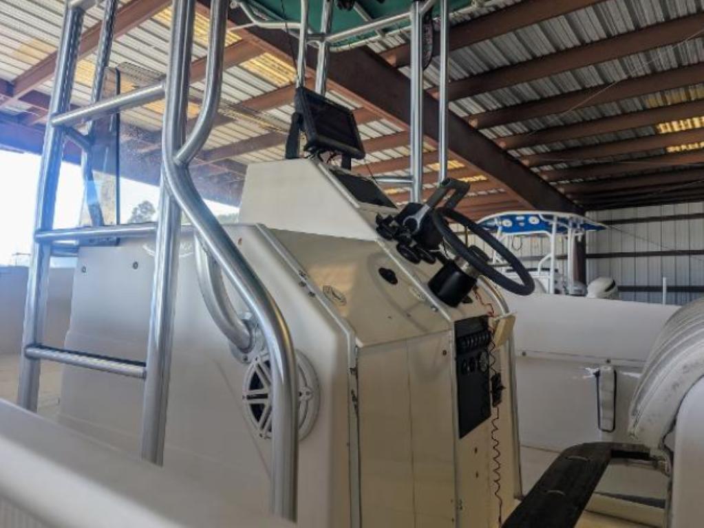 2004 Key Largo 23.5 Walk In Centre Console for sale - YachtWorld