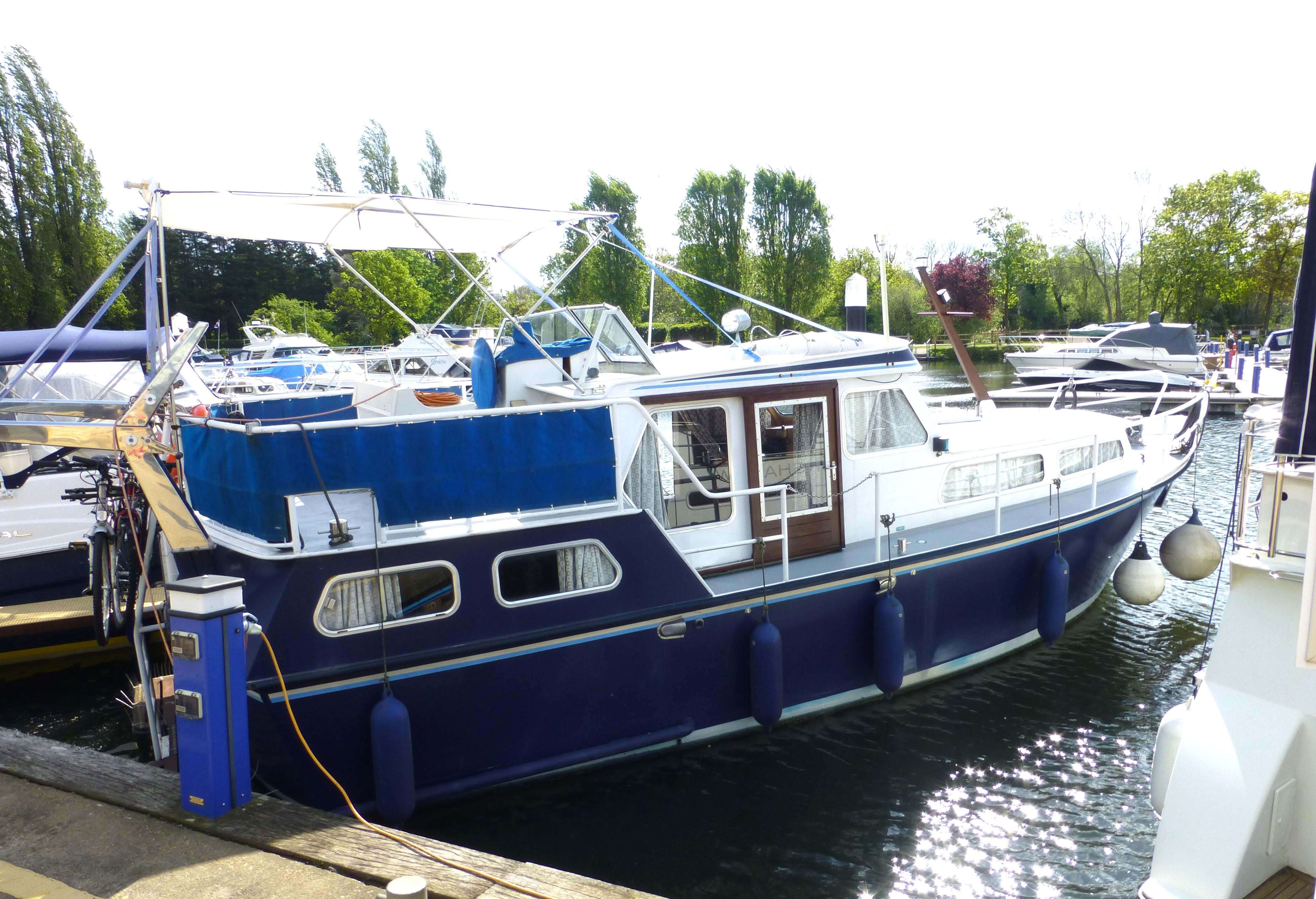 1989 Classic Hollandia 1000S Dutch Steel Cruiser - Surrey | Boatshop24 UK