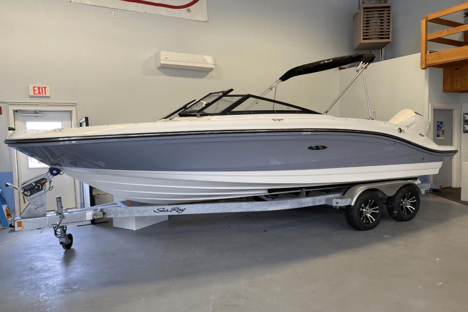 2023 Sea Ray SPX 210 Outboard Runabout for sale - YachtWorld