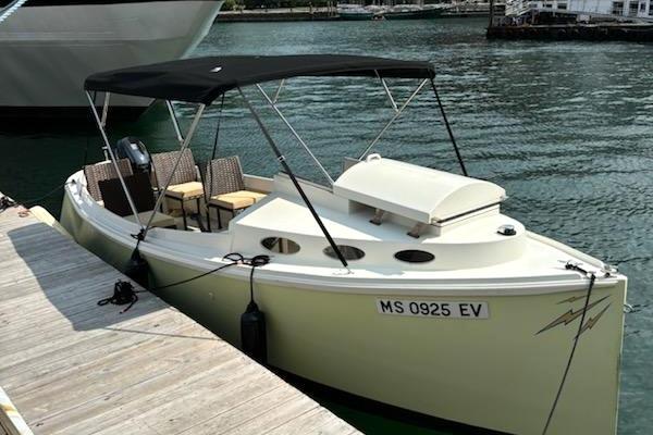 2010 Custom Chesapeake Draketail launch- new Suzuki 30 HP Runabout for ...