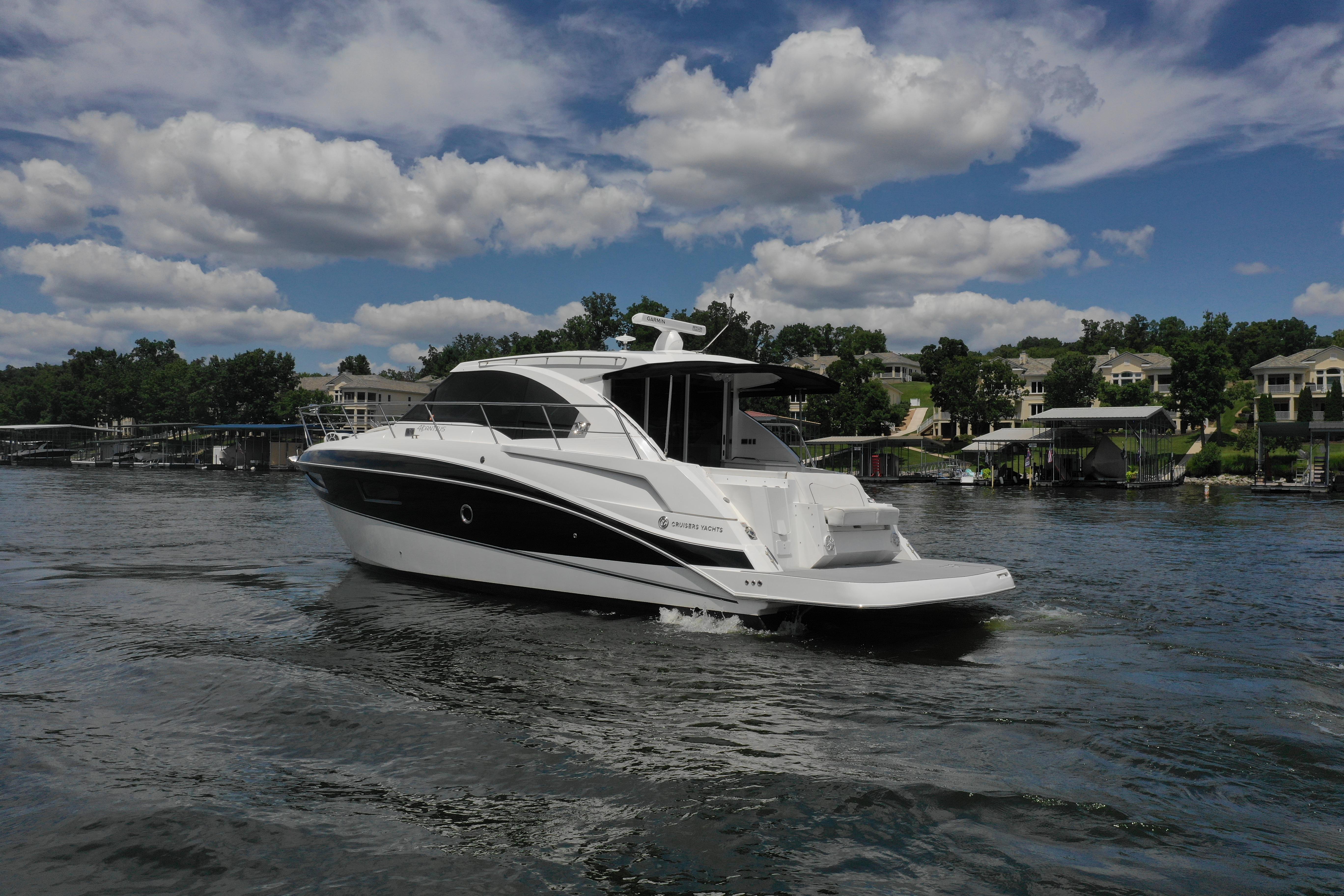 2015 Cruisers Yachts 41 Cantius Cruiser for sale - YachtWorld