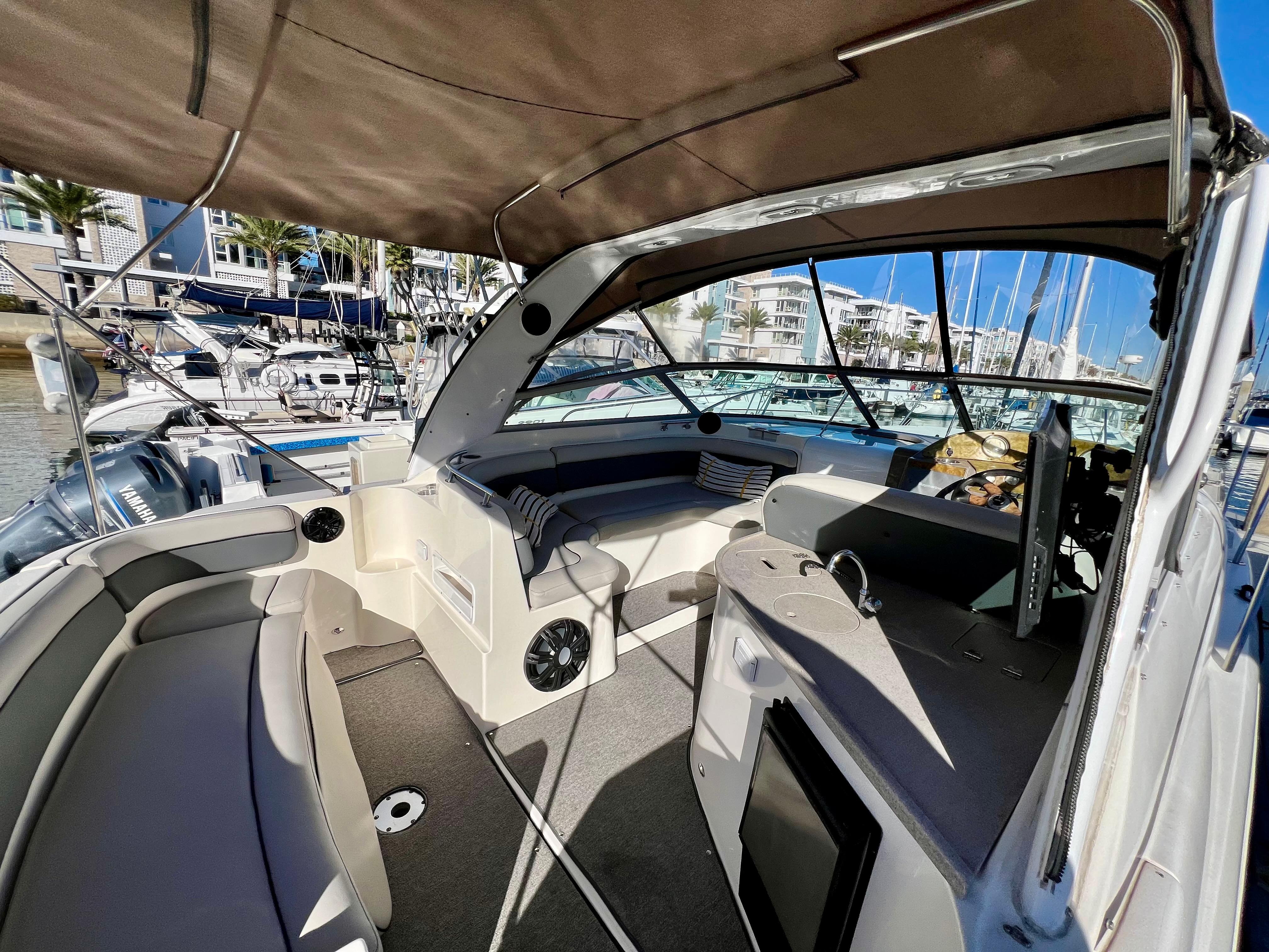 2006 Rinker 320 Express Cruiser Express Cruiser for sale - YachtWorld